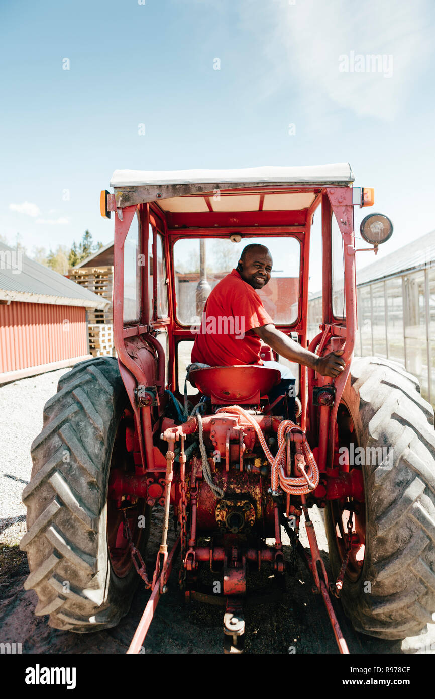 Worker with tractor hi-res stock photography and images - Alamy