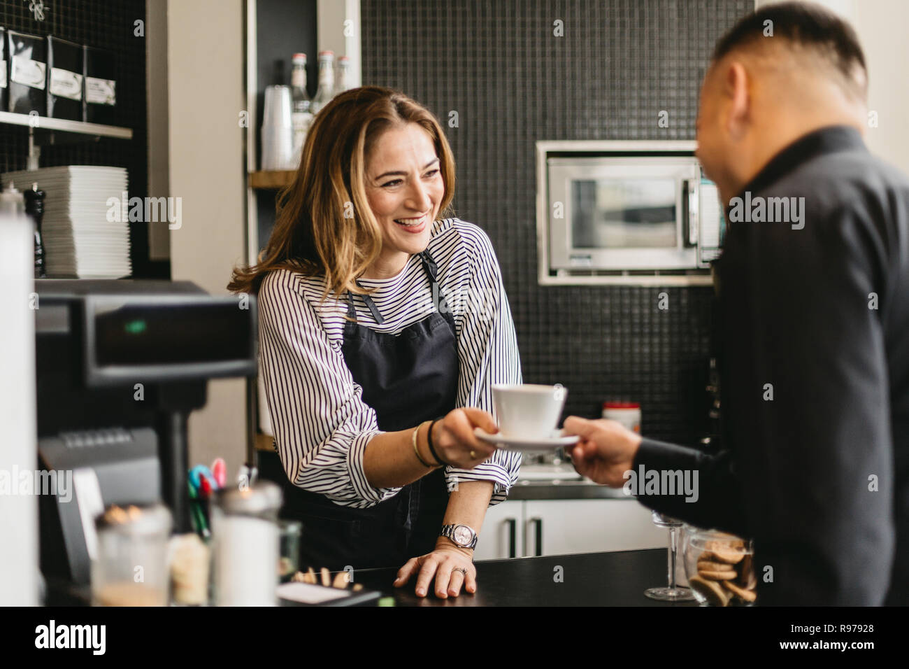 Cafe serving counter hi-res stock photography and images - Alamy