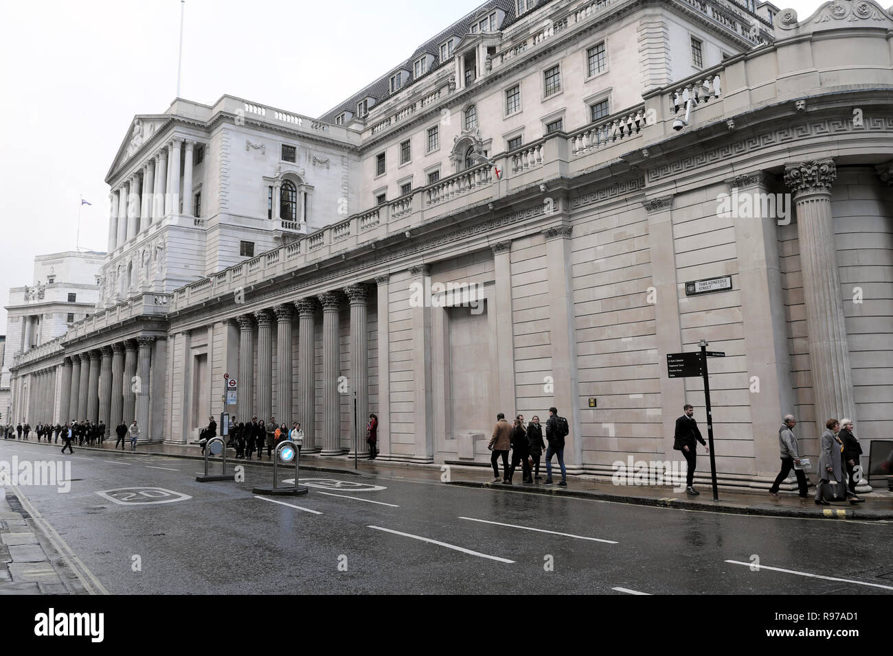 Bank of England on Threadneedle Street in the City of London and street ...