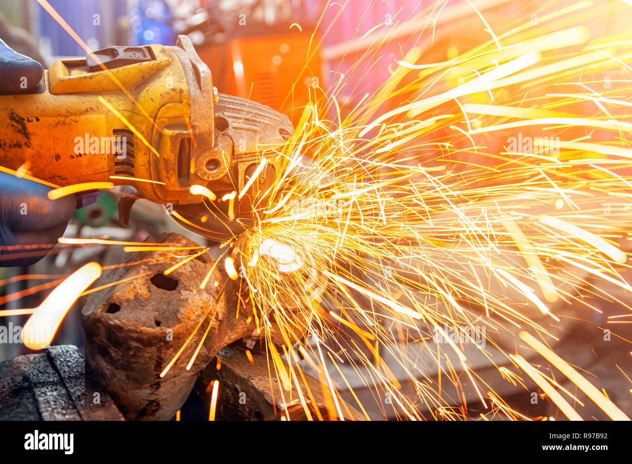 Man flashes car hi-res stock photography and images - Alamy