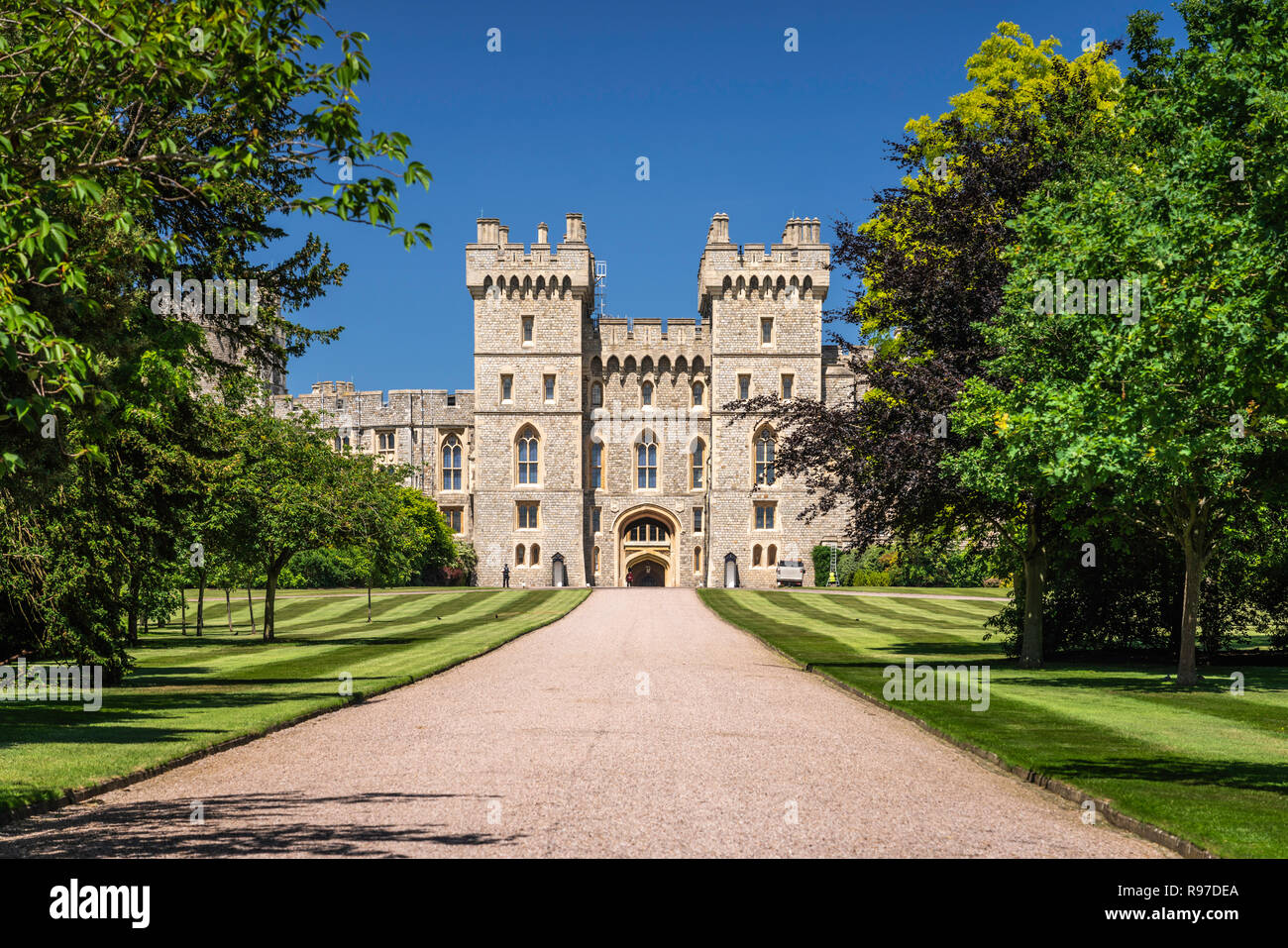 Entrance windsor castle hi-res stock photography and images - Alamy