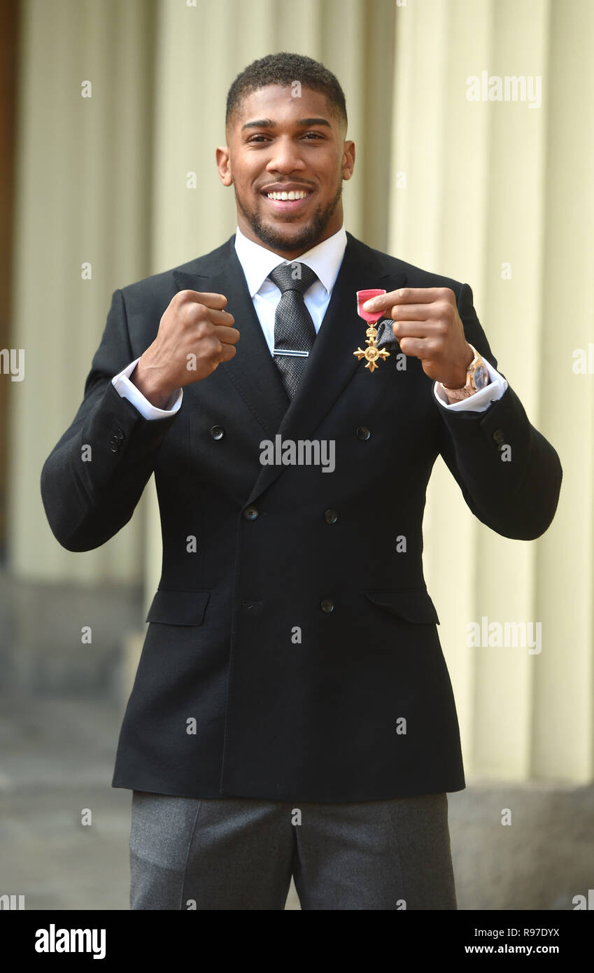 Investitures at buckingham palace hi-res stock photography and images ...