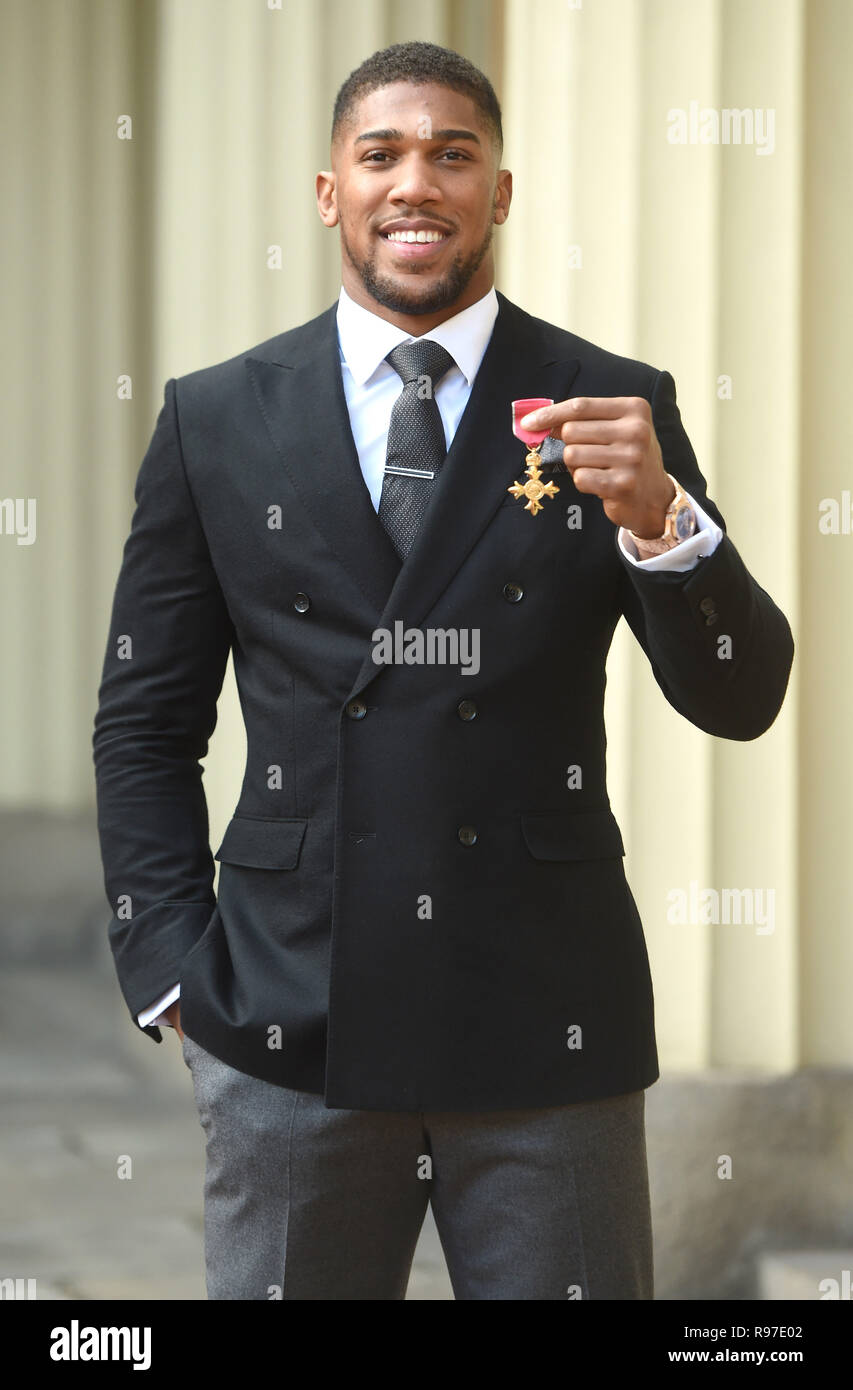 Investitures at buckingham palace hi-res stock photography and images ...
