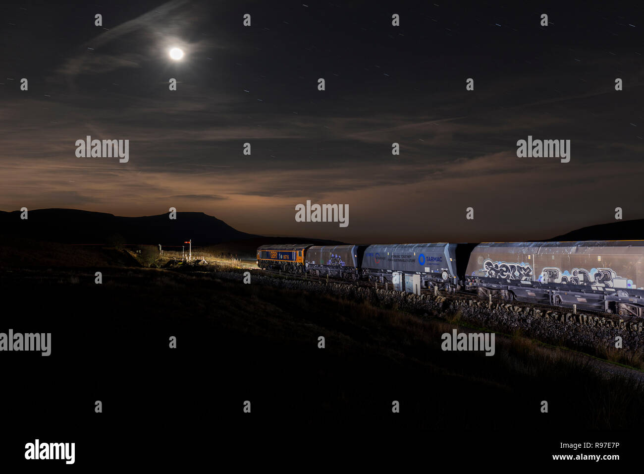 Freight train night hi-res stock photography and images - Alamy