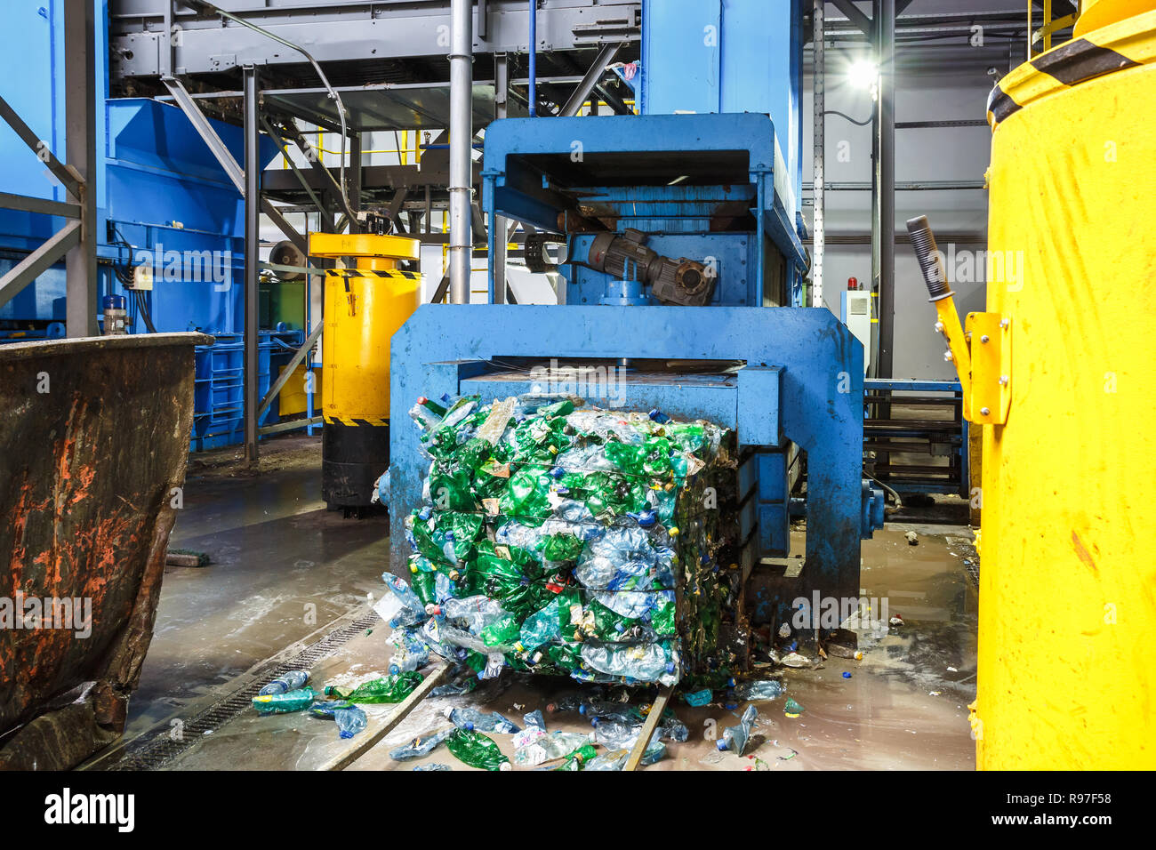 Separate garbage collection. Equipment for pressing debris sorting ...