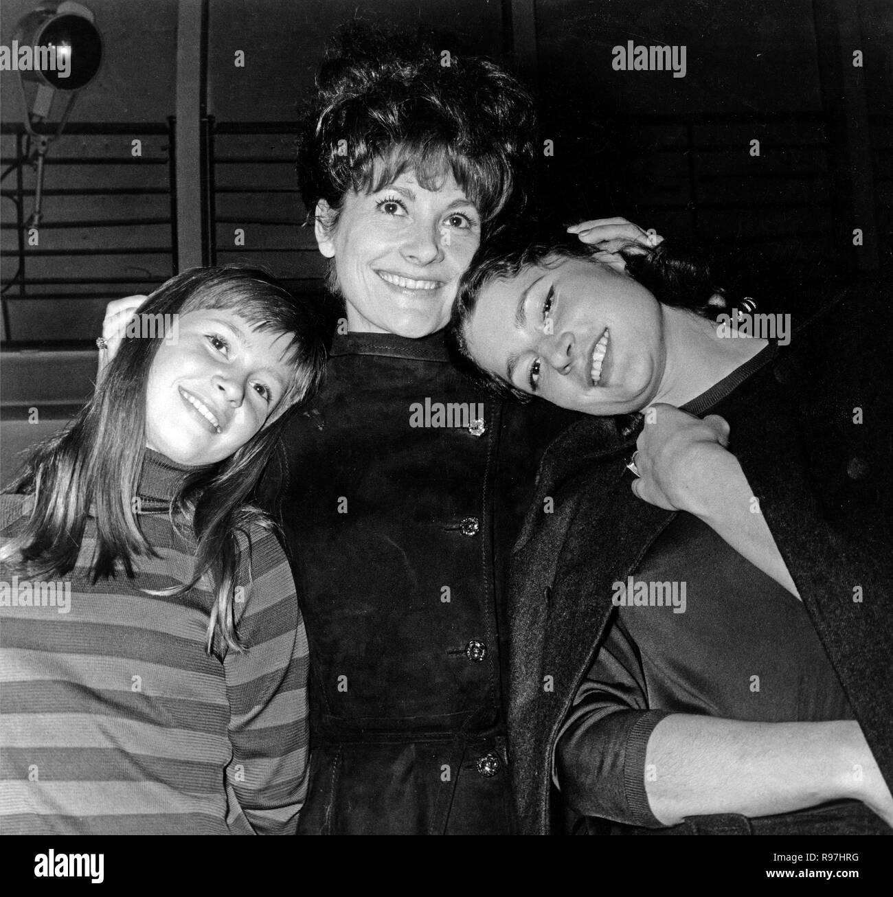 Mit ihren töchtern Black and White Stock Photos & Images - Alamy