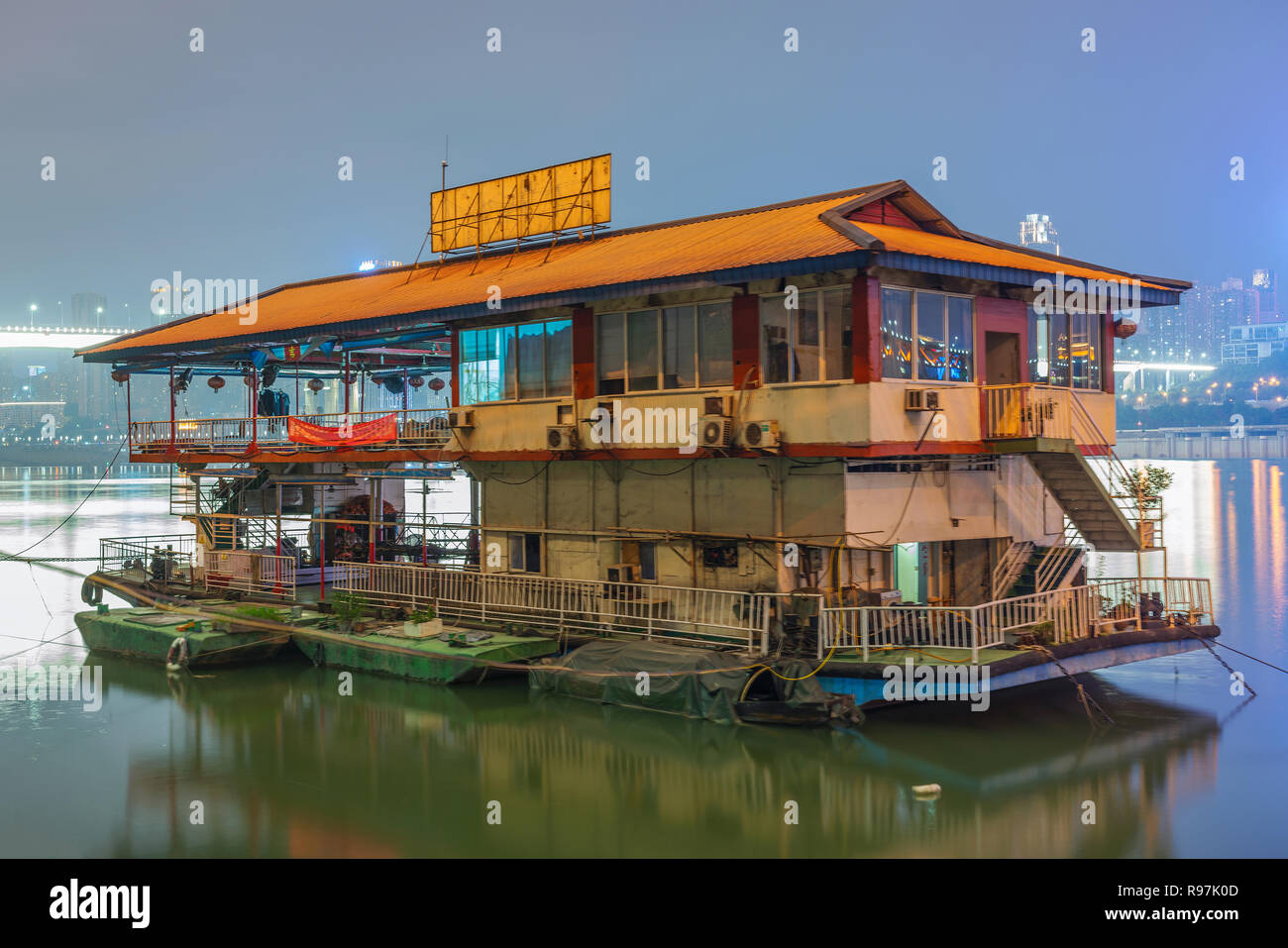 Chinese boat hi-res stock photography and images - Alamy