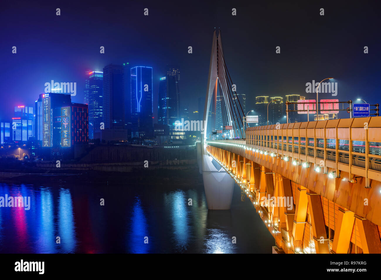 The qiansimen jialing river bridge hi-res stock photography and images ...