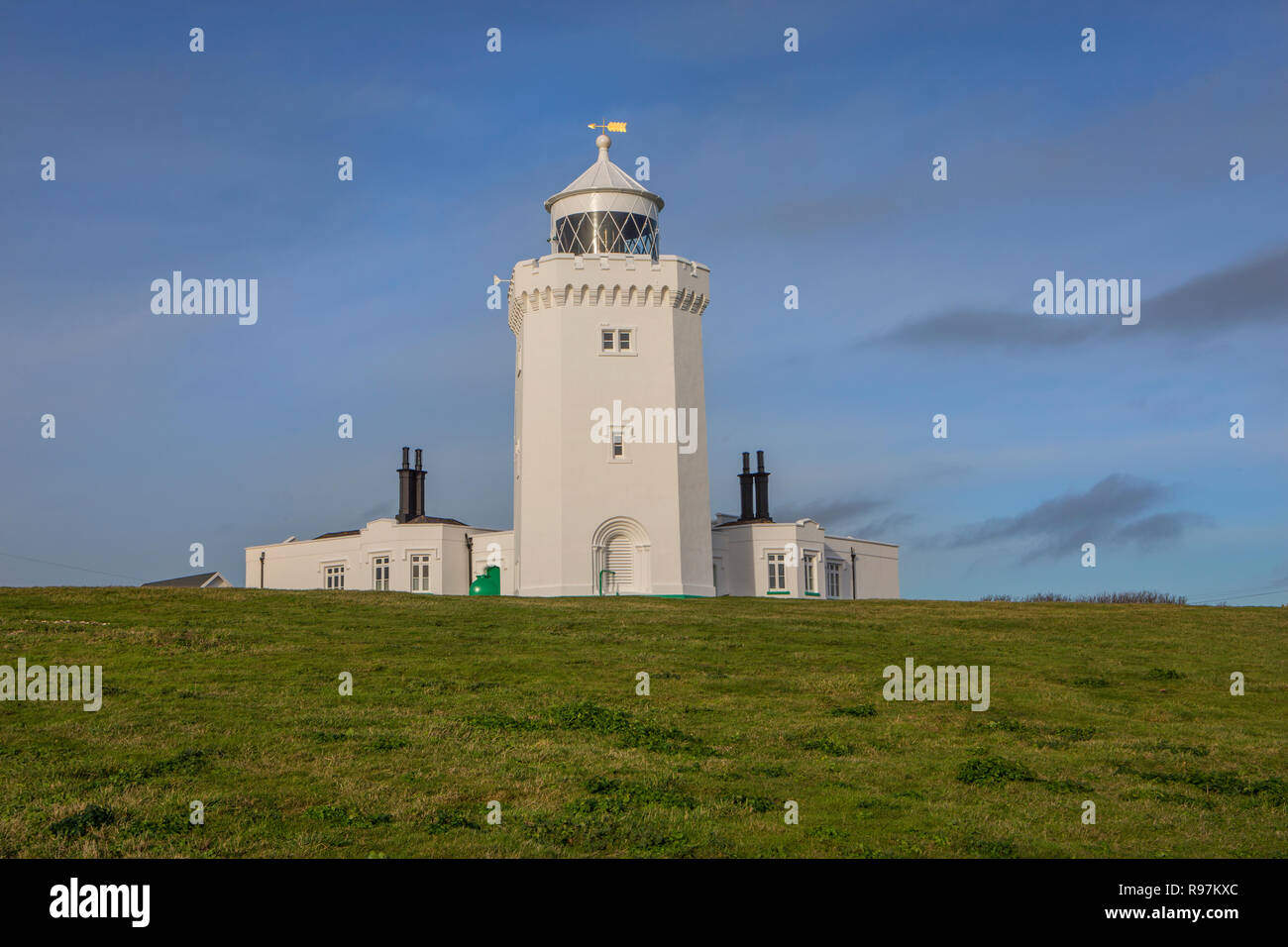 Dover cliffs lighthouse hi-res stock photography and images - Alamy
