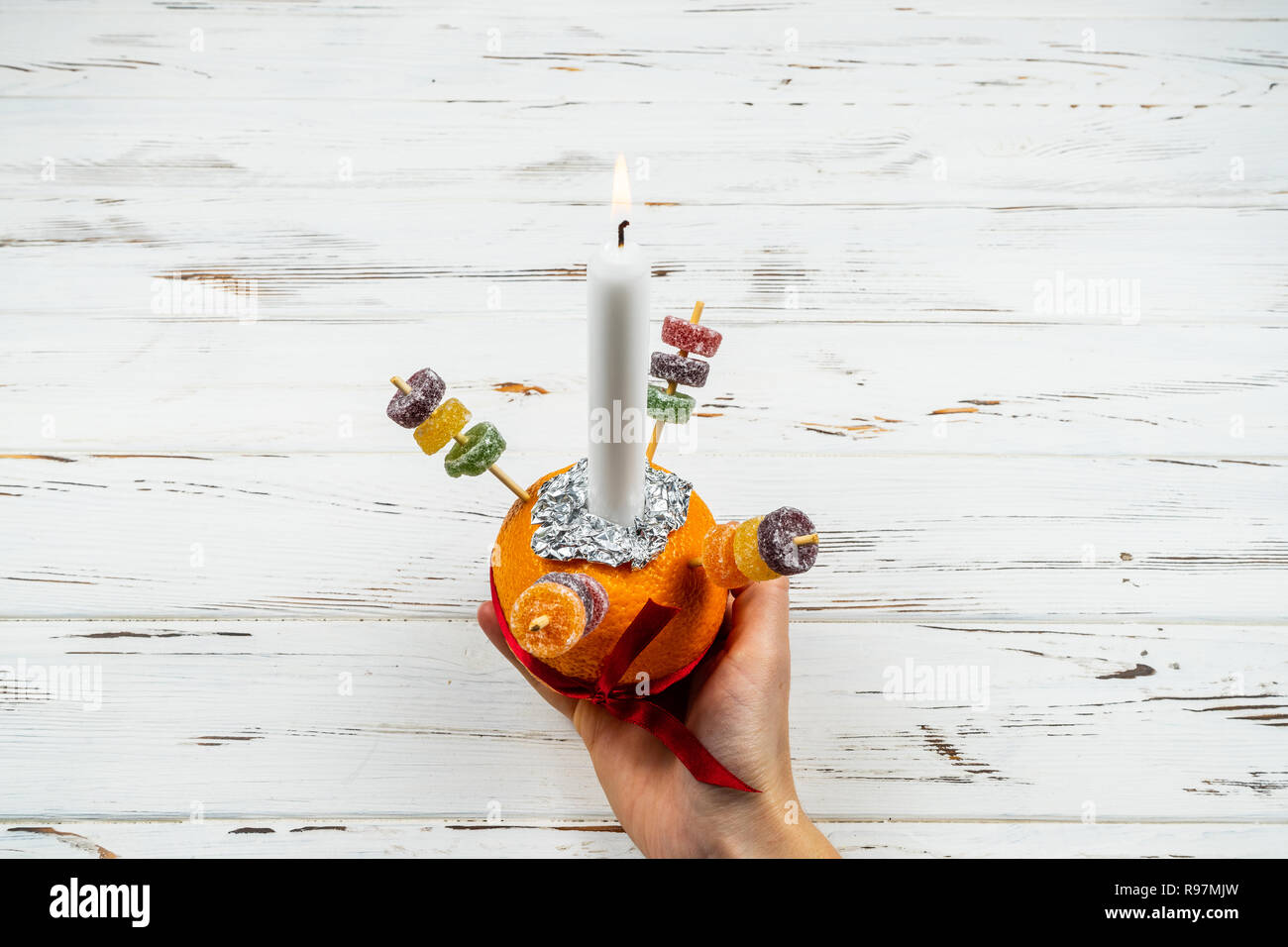 Christingle hi-res stock photography and images - Alamy