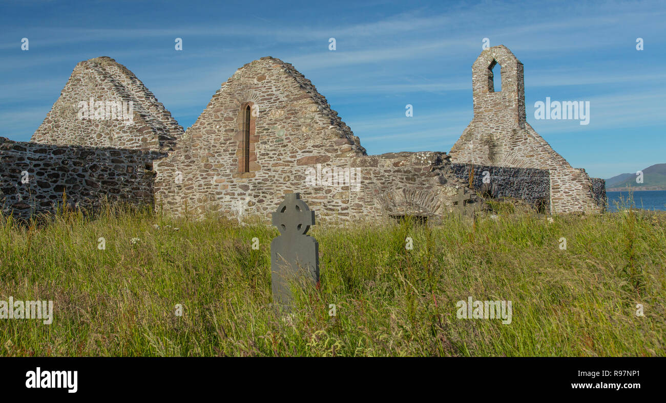 Ruins of a cemetery in Ballinskelligs, Ireland Stock Photo - Alamy