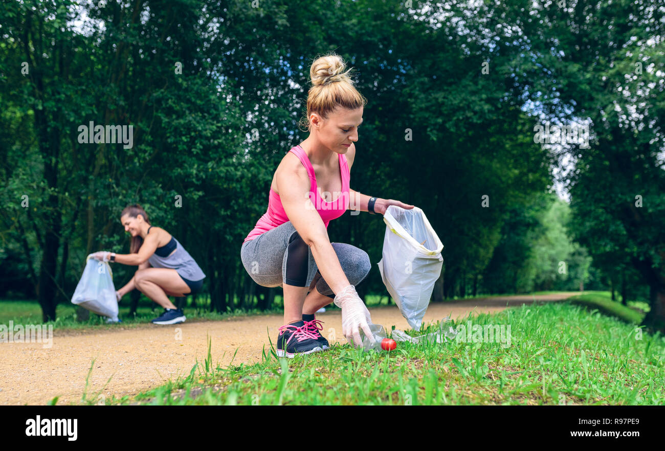 Pick Up Litter Stock Photos & Pick Up Litter Stock Images - Alamy