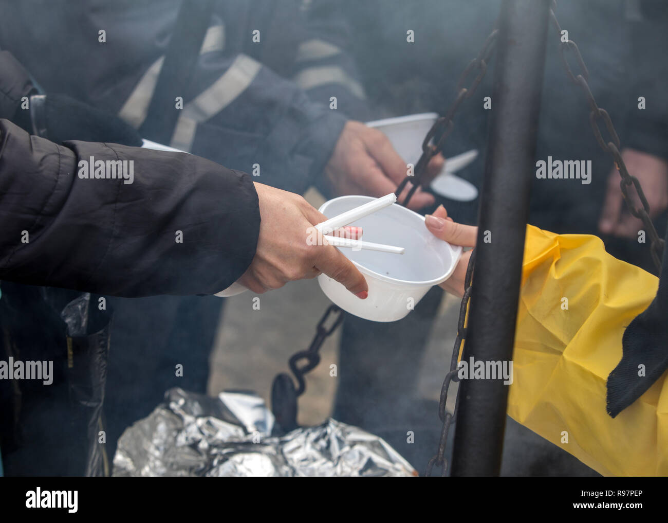 Warm food for the poor and homeless Stock Photo - Alamy