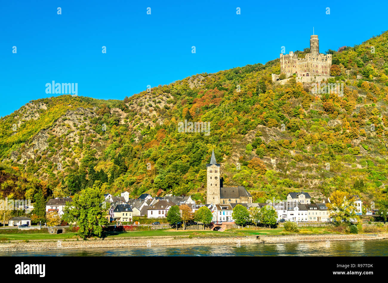 Maus Castle above the village of Wellmich in Germany Stock Photo - Alamy