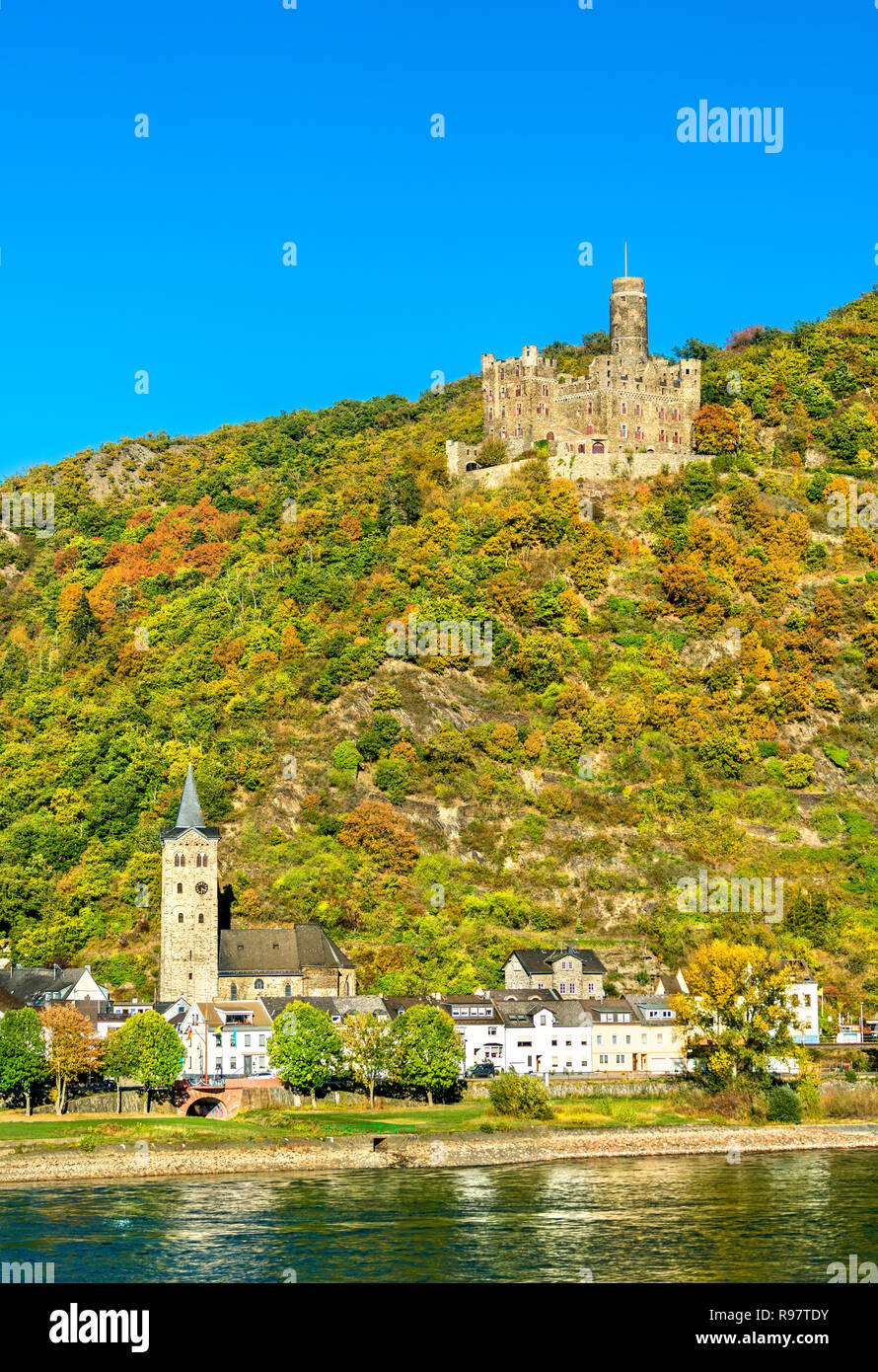 Maus Castle above the village of Wellmich in Germany Stock Photo - Alamy
