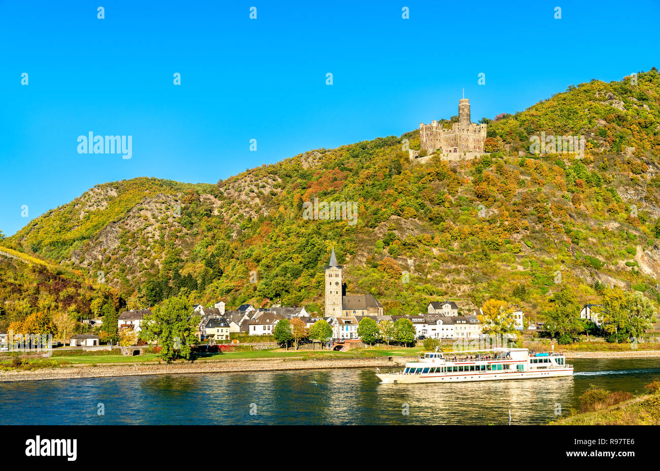 Maus Castle above the village of Wellmich in Germany Stock Photo - Alamy