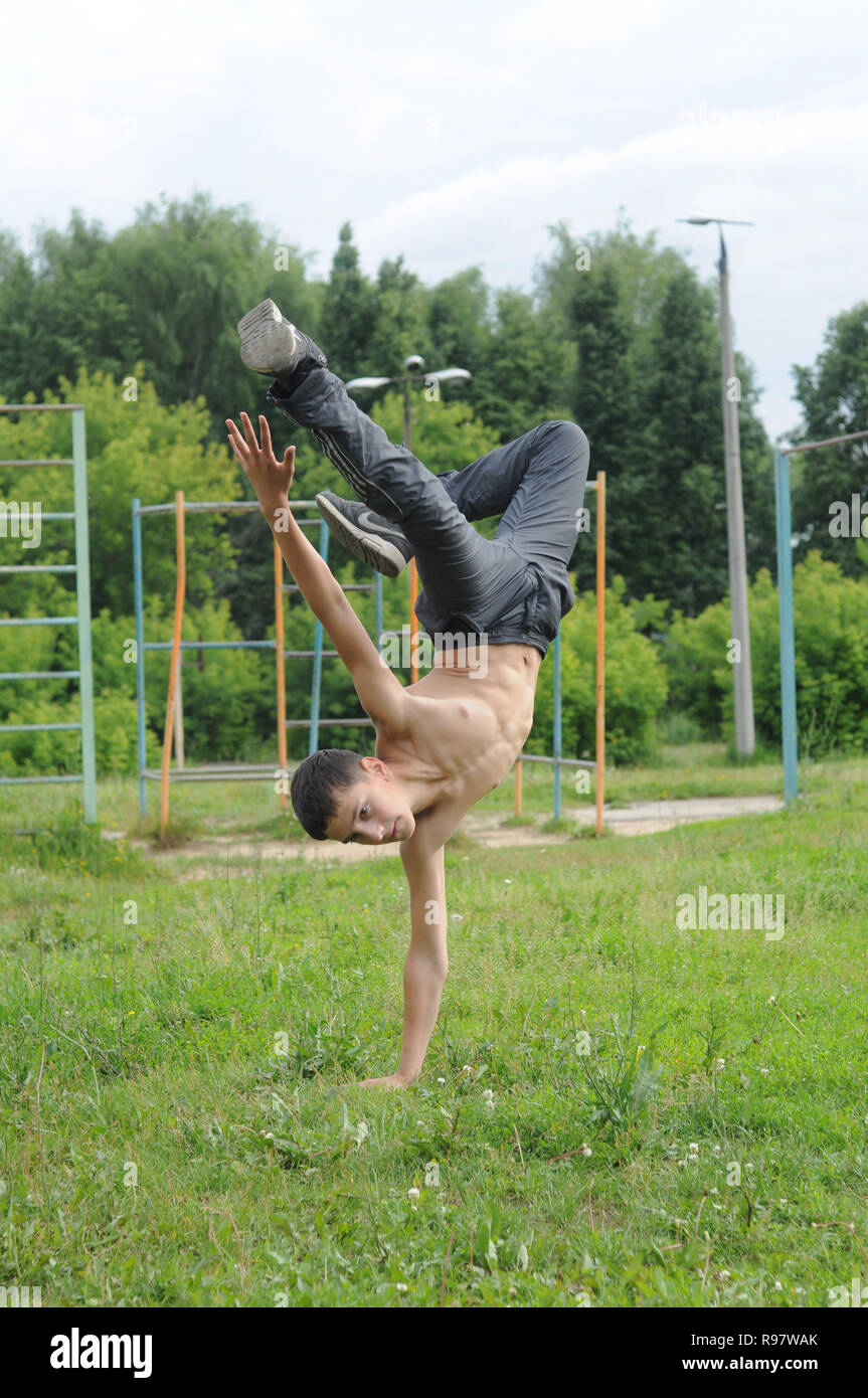 Boy handstand gymnastics hi-res stock photography and images - Alamy
