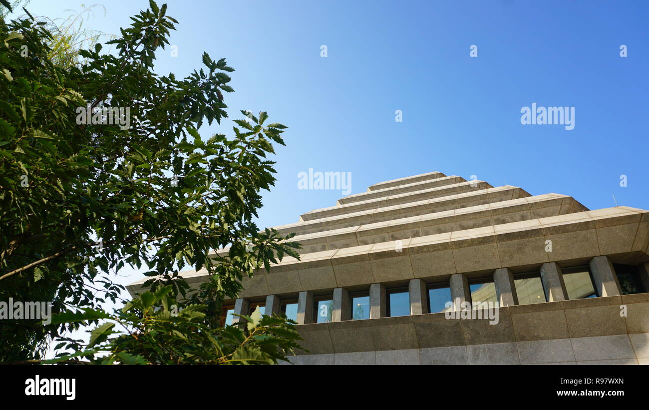 Perspective building hi-res stock photography and images - Alamy