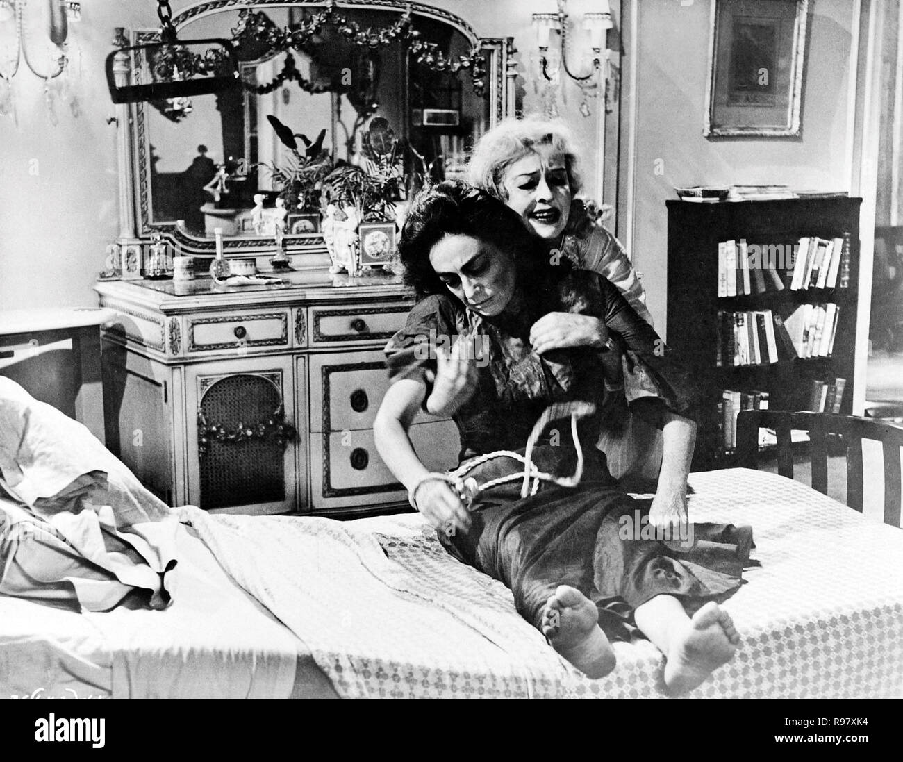 Bette davis joan crawford hi-res stock photography and images - Alamy