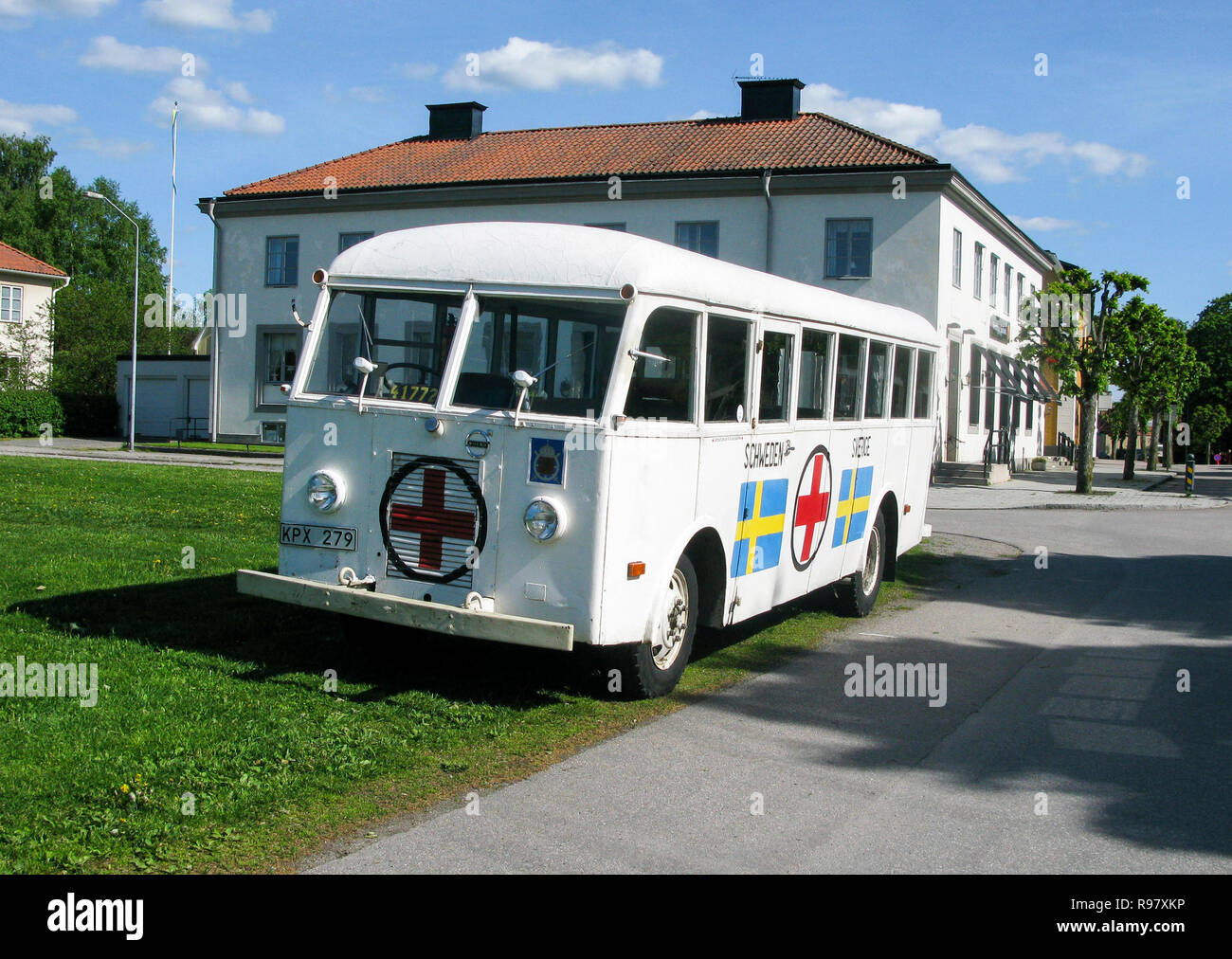 One of the WHITE BUSES that helped the Red Cross carry German ...