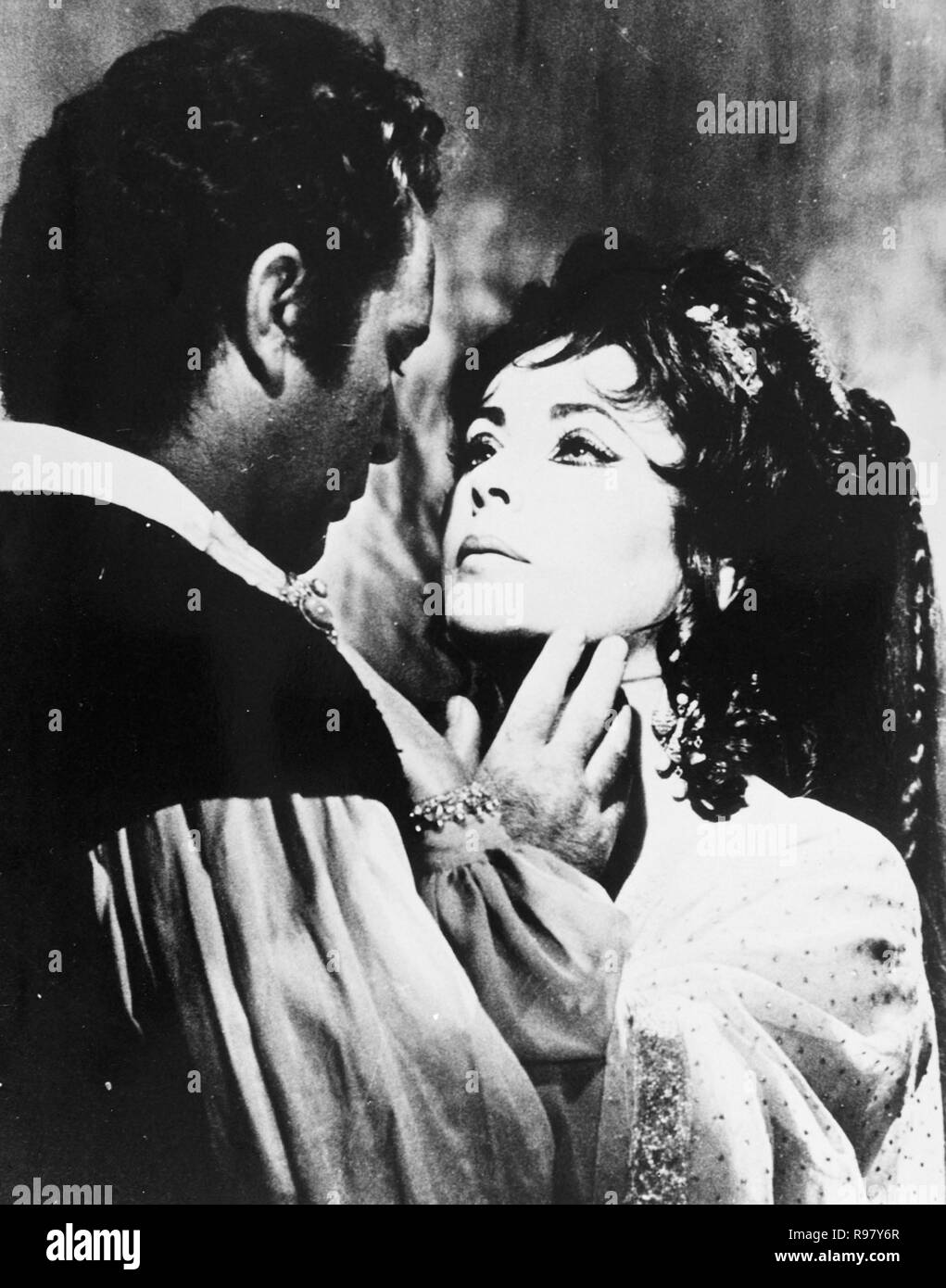 Elizabeth taylor doctor faustus 1967 hi-res stock photography and ...