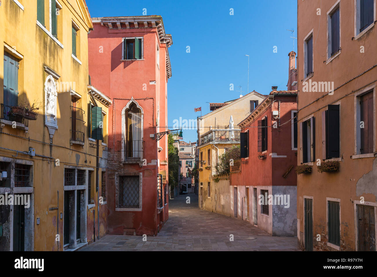 Colorful street scene in italy hi-res stock photography and images - Alamy