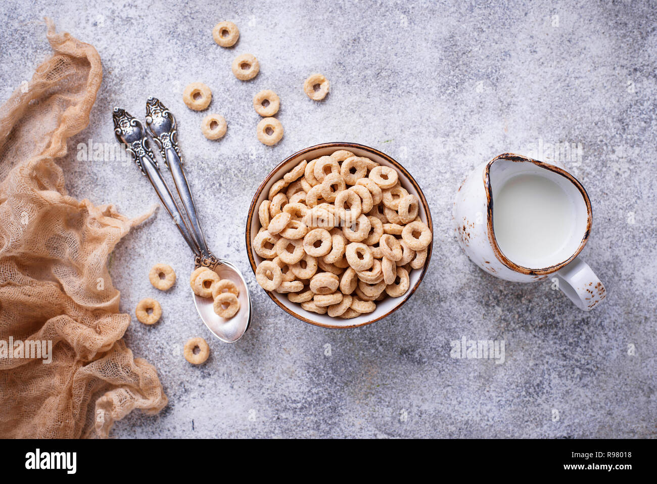 Cereal loops hi-res stock photography and images - Alamy