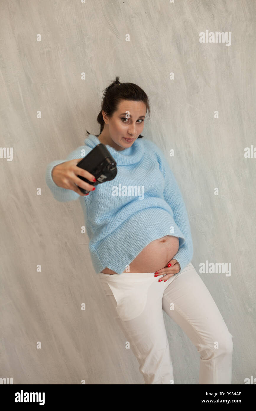 beautiful pregnant woman with a camera makes photographs Stock Photo ...