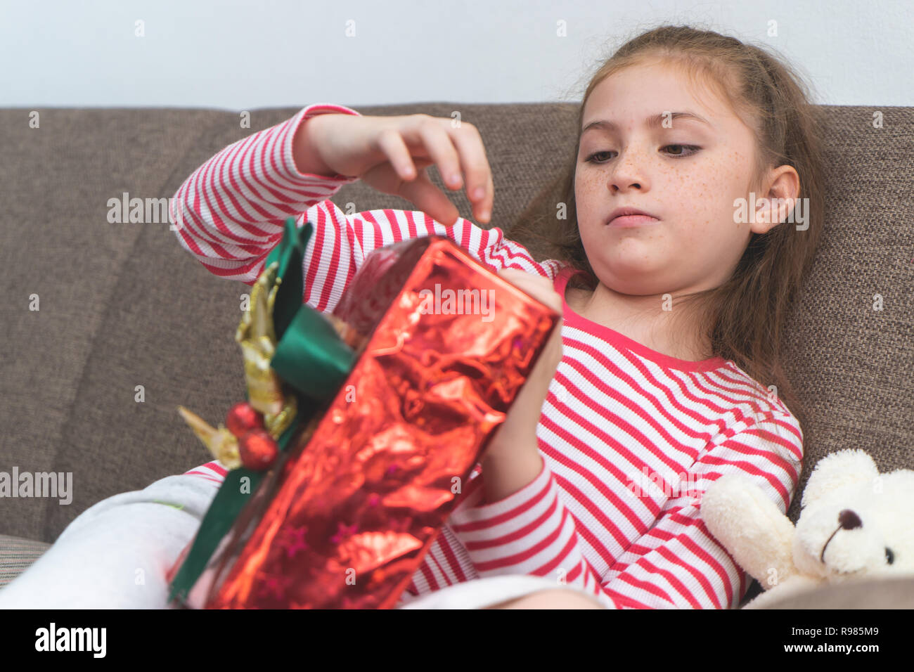 Little girl is open up Christmas present box Stock Photo - Alamy