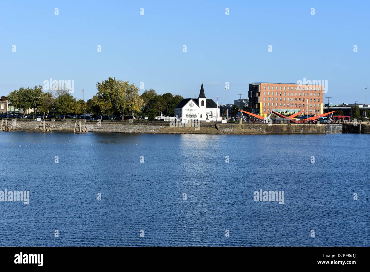 Cardiff docks hi-res stock photography and images - Alamy