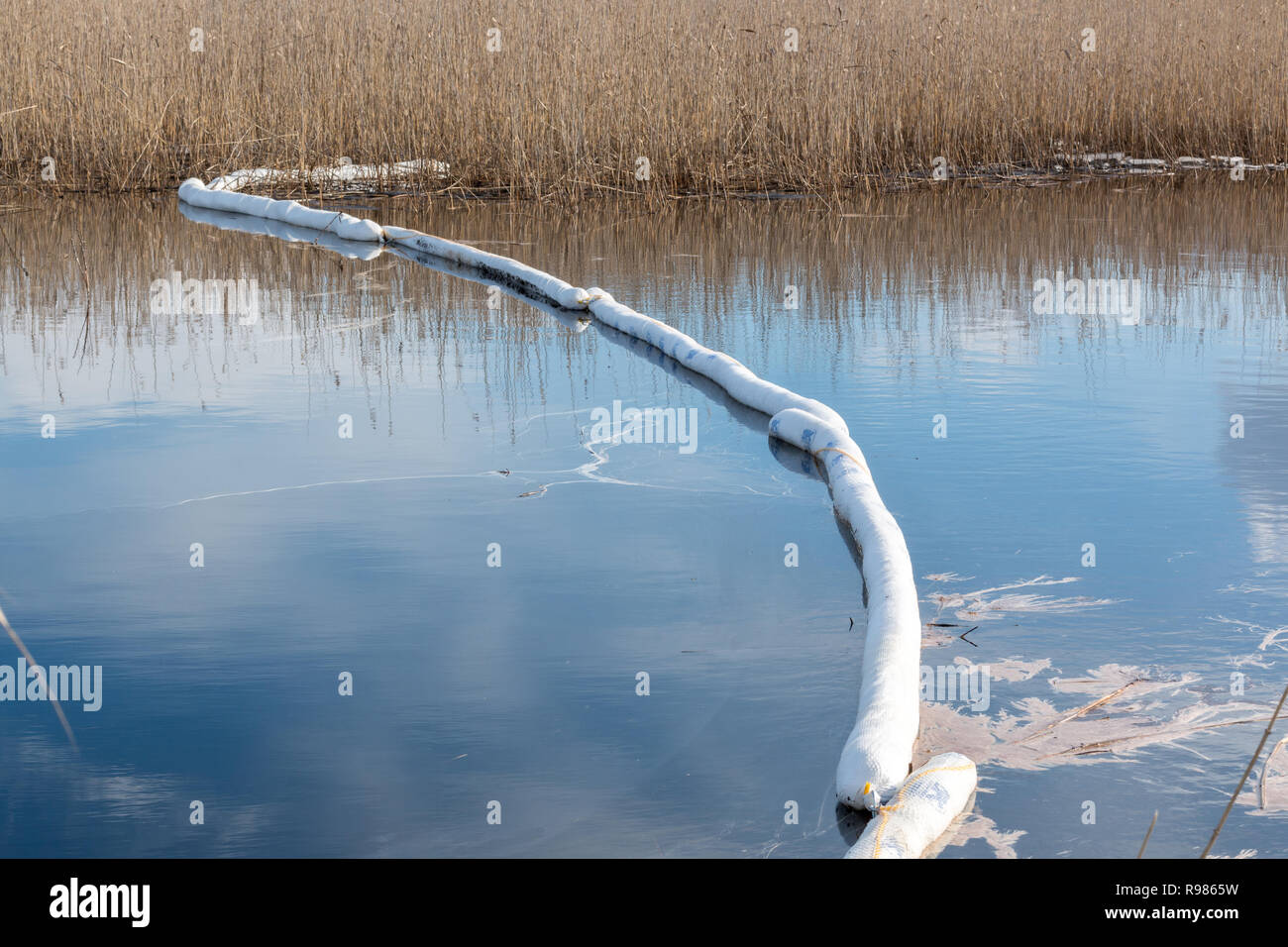 Oil boom hi-res stock photography and images - Alamy