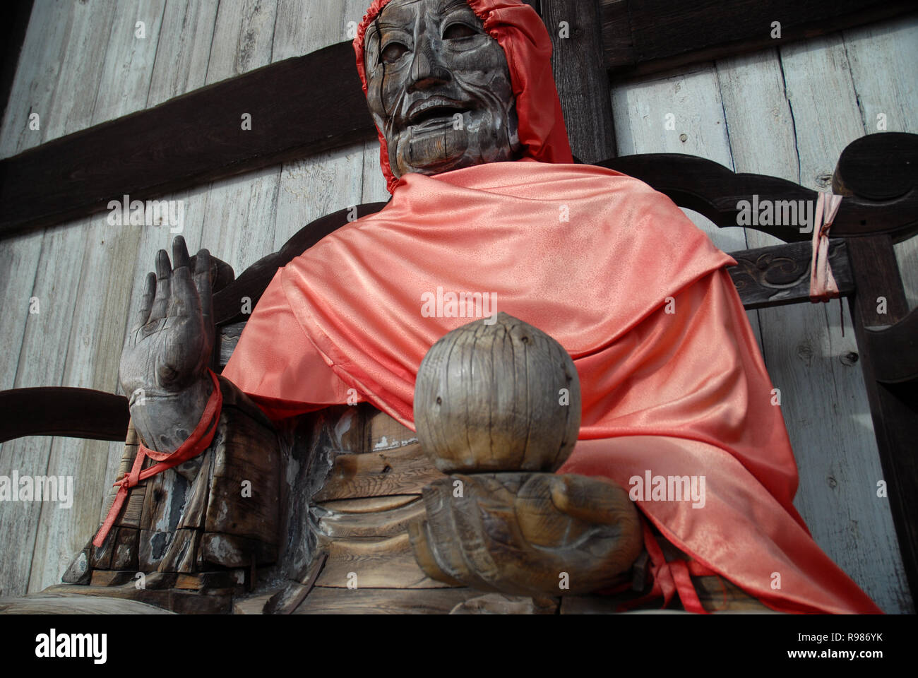 Pindola wooden carved Statue (healing statue), outside Todai-ji temple ...