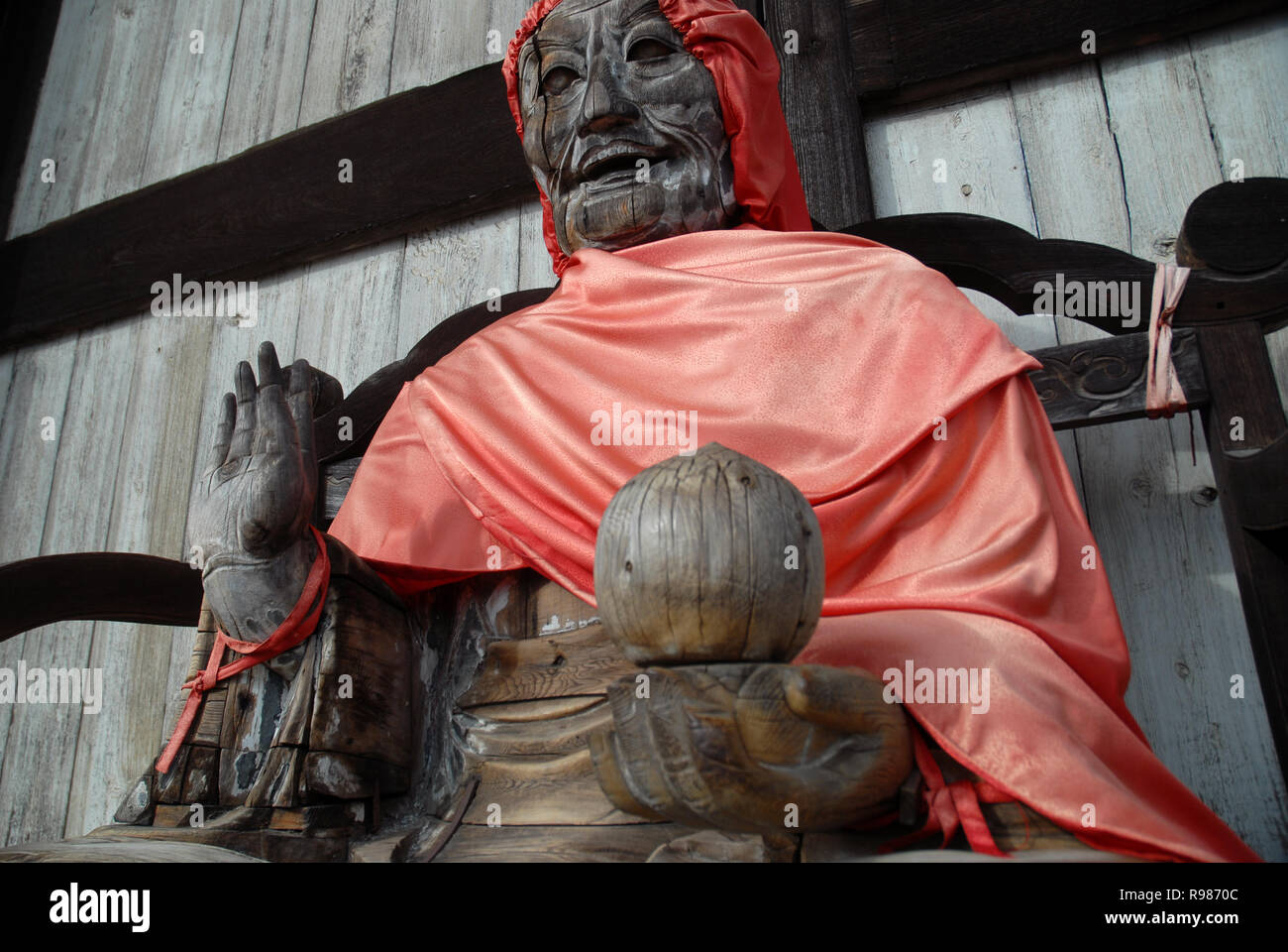 Pindola wooden carved Statue (healing statue), outside Todai-ji temple ...