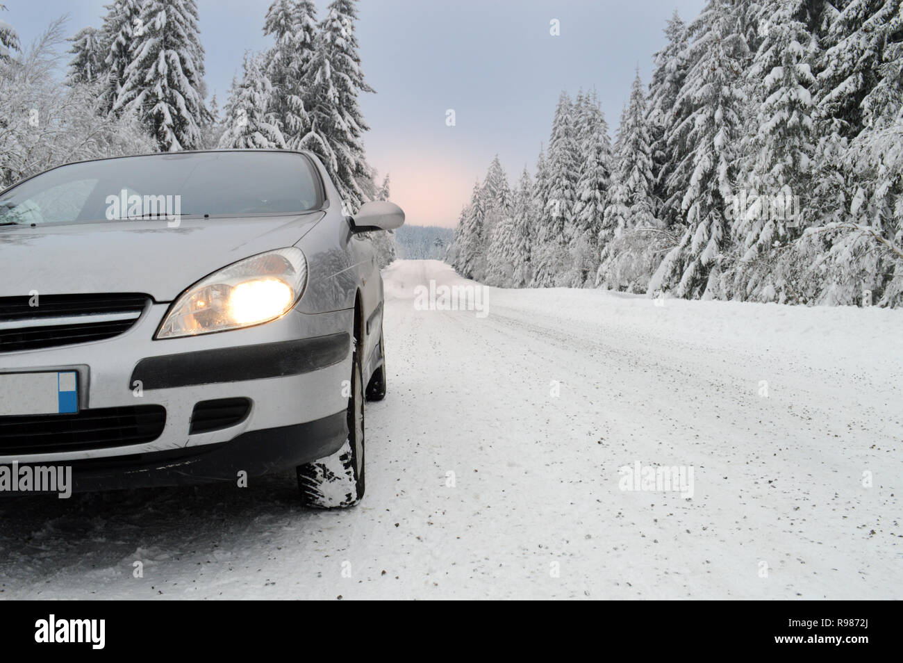 Car driving on a snowy road hi-res stock photography and images - Alamy