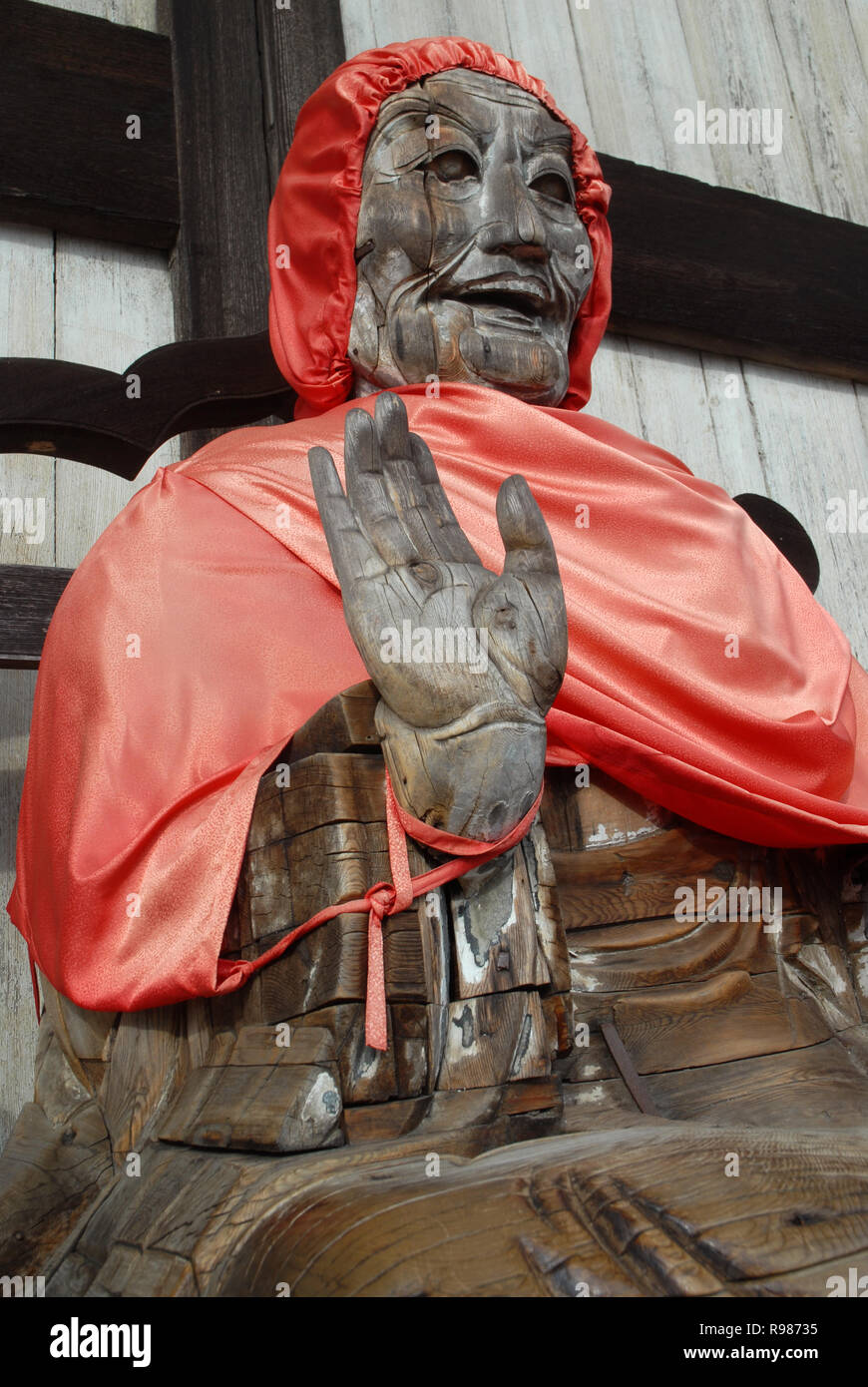 Pindola wooden carved Statue (healing statue), outside Todai-ji temple ...