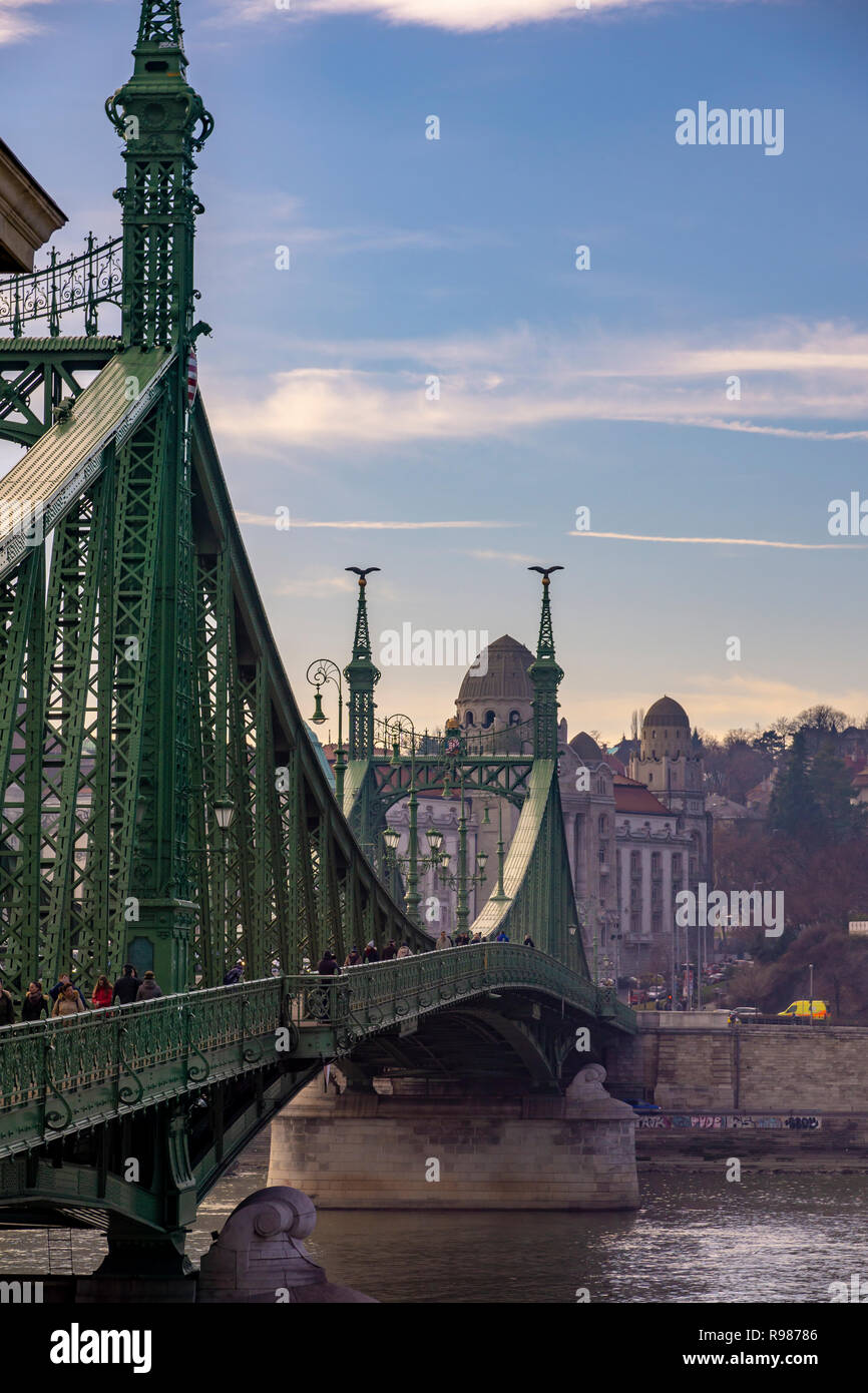Budapest iron bridge construction hi-res stock photography and images ...