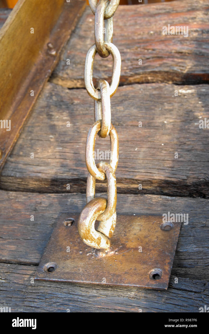 Large iron chain hi-res stock photography and images - Alamy