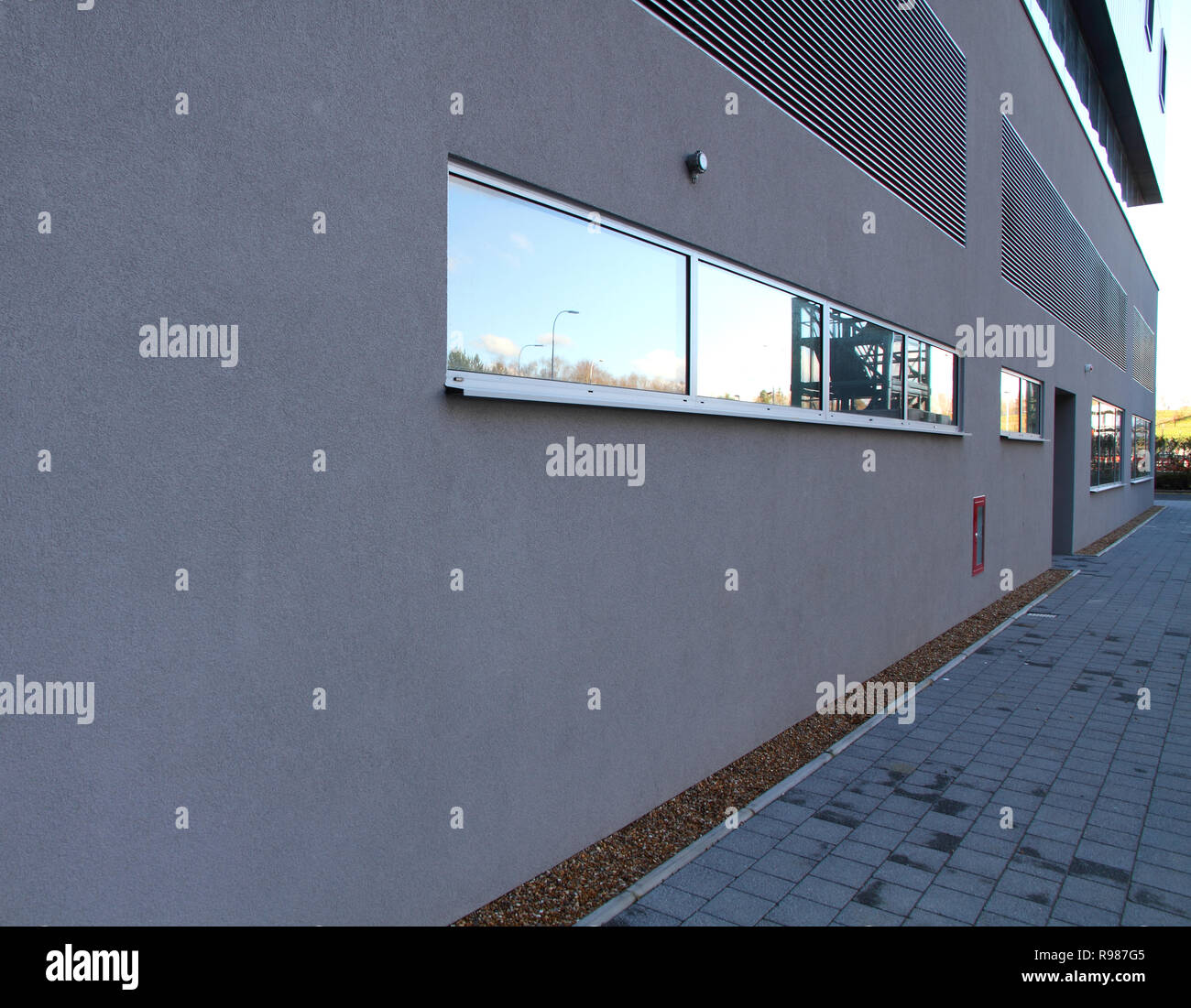 The Hilton Hampton Hotel, London Gatwick Airport, Using Weber exterior render Stock Photo - Alamy