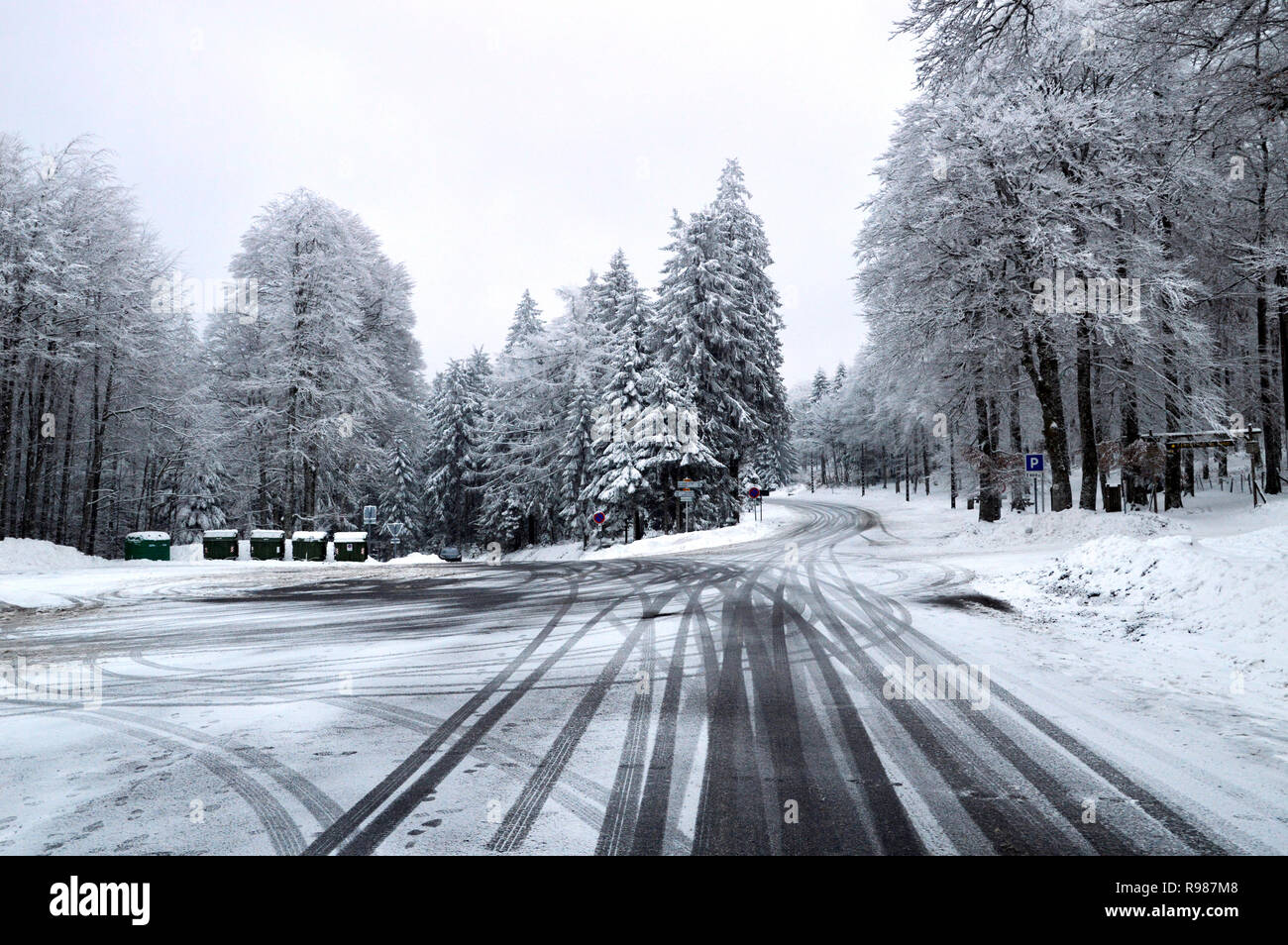 Slippery peak hi-res stock photography and images - Alamy