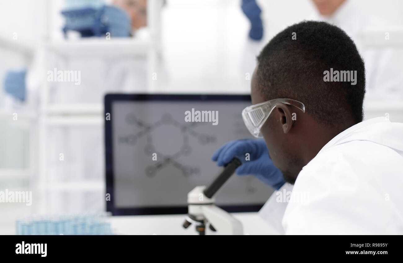 Microbiology lab computer screen hi-res stock photography and images ...