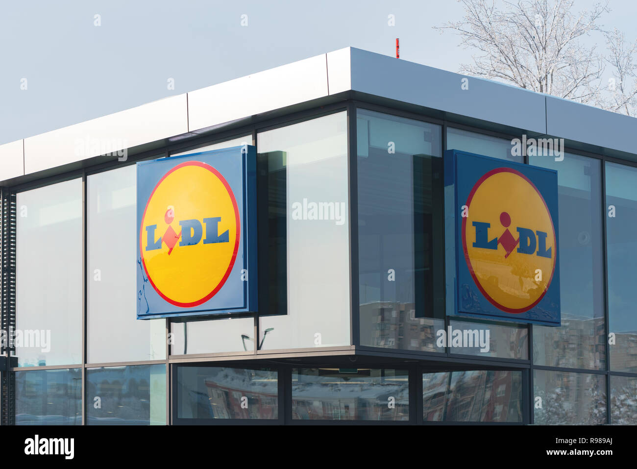 Lidl grocery store hi-res stock photography and images - Alamy