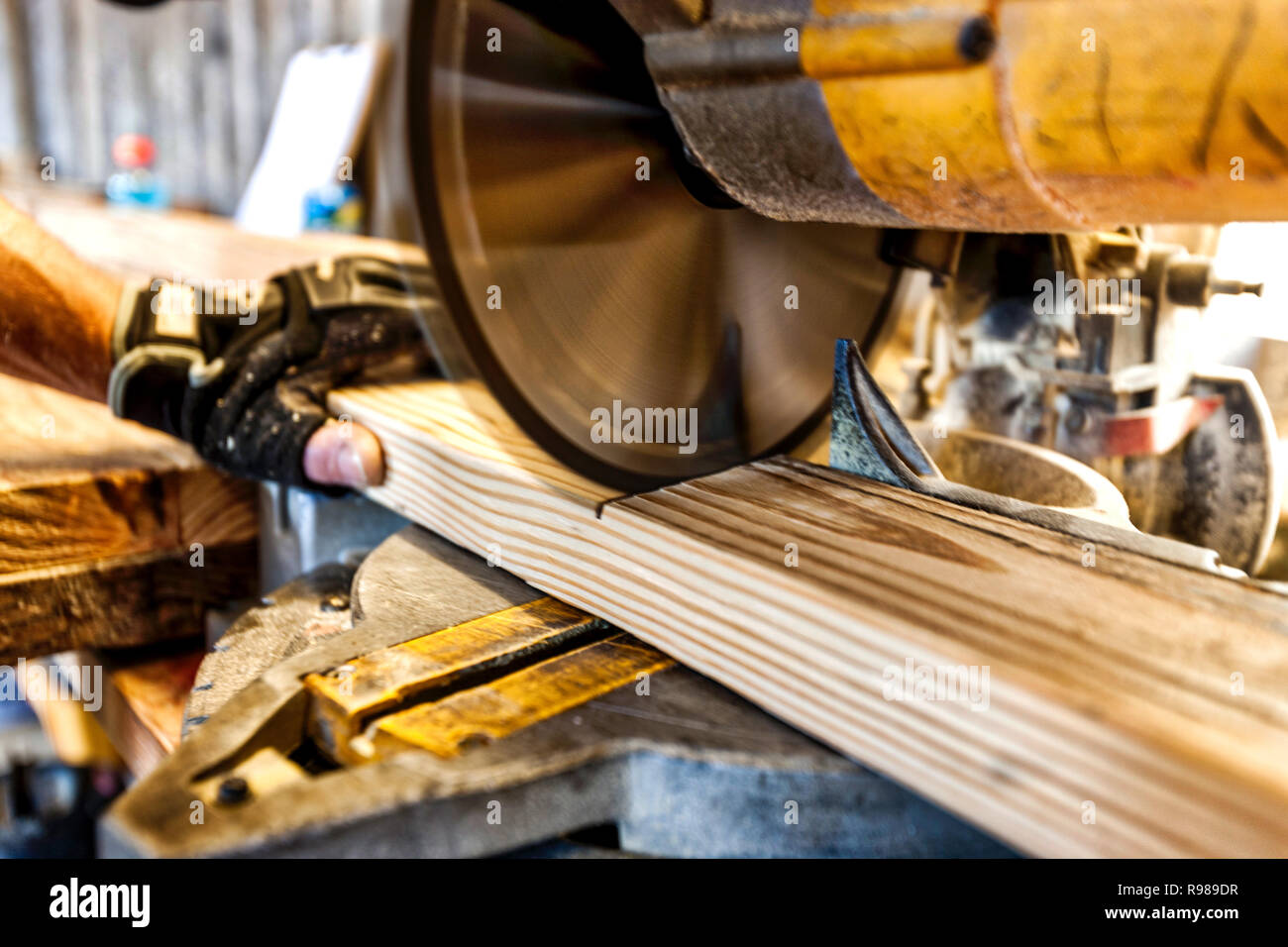 Table saw close up cutting hi-res stock photography and images - Alamy