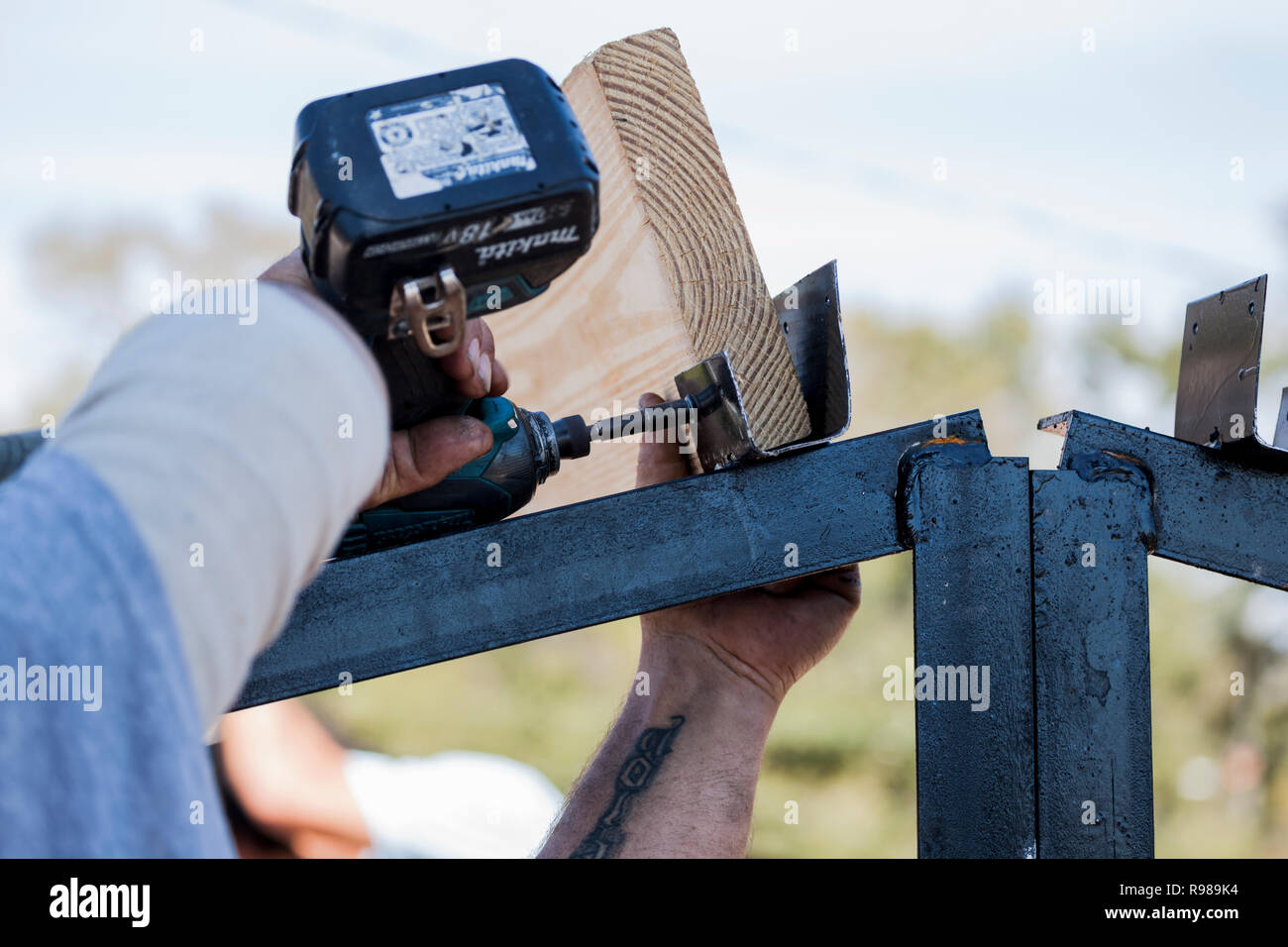 Man Using Drill On Metal Truss Stock Photo - Alamy