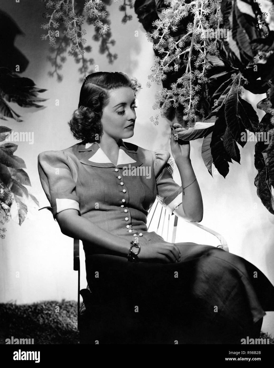 Bette davis portrait hi-res stock photography and images - Alamy