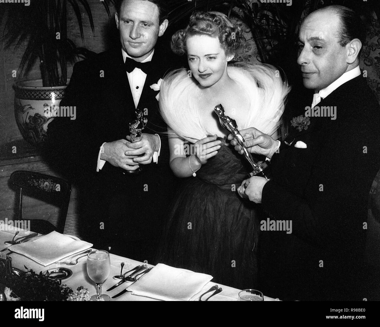 11th Annual Academy Awards / 1939. Cedric Hardwick with Bette Davis ...