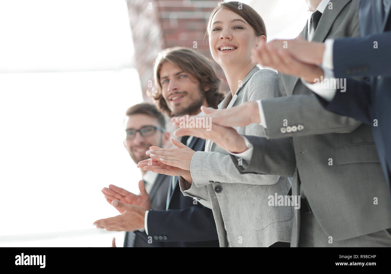 Line of people clapping hands hi-res stock photography and images - Alamy