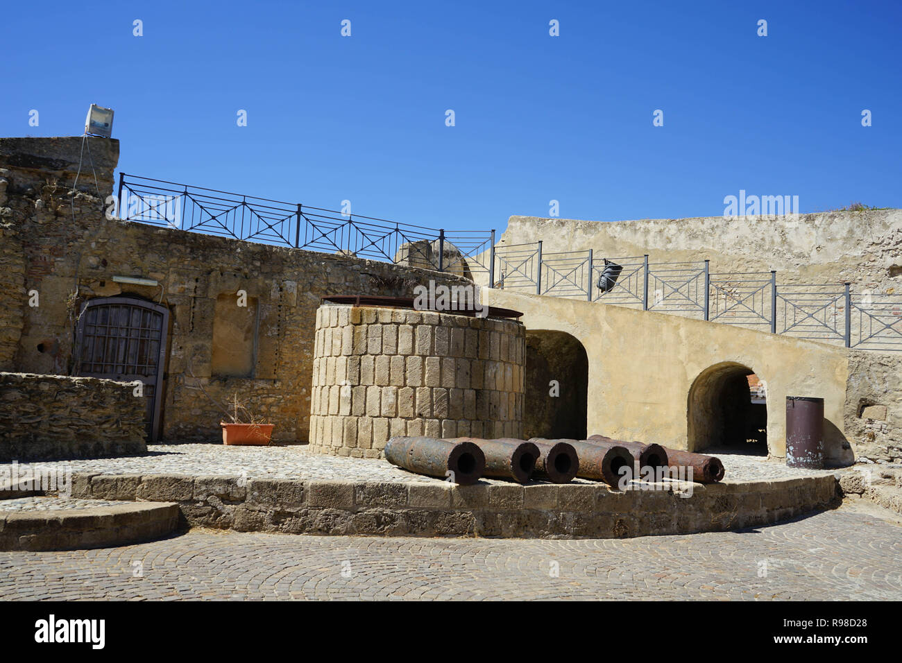 Crotone carlo castle italy hi-res stock photography and images - Alamy