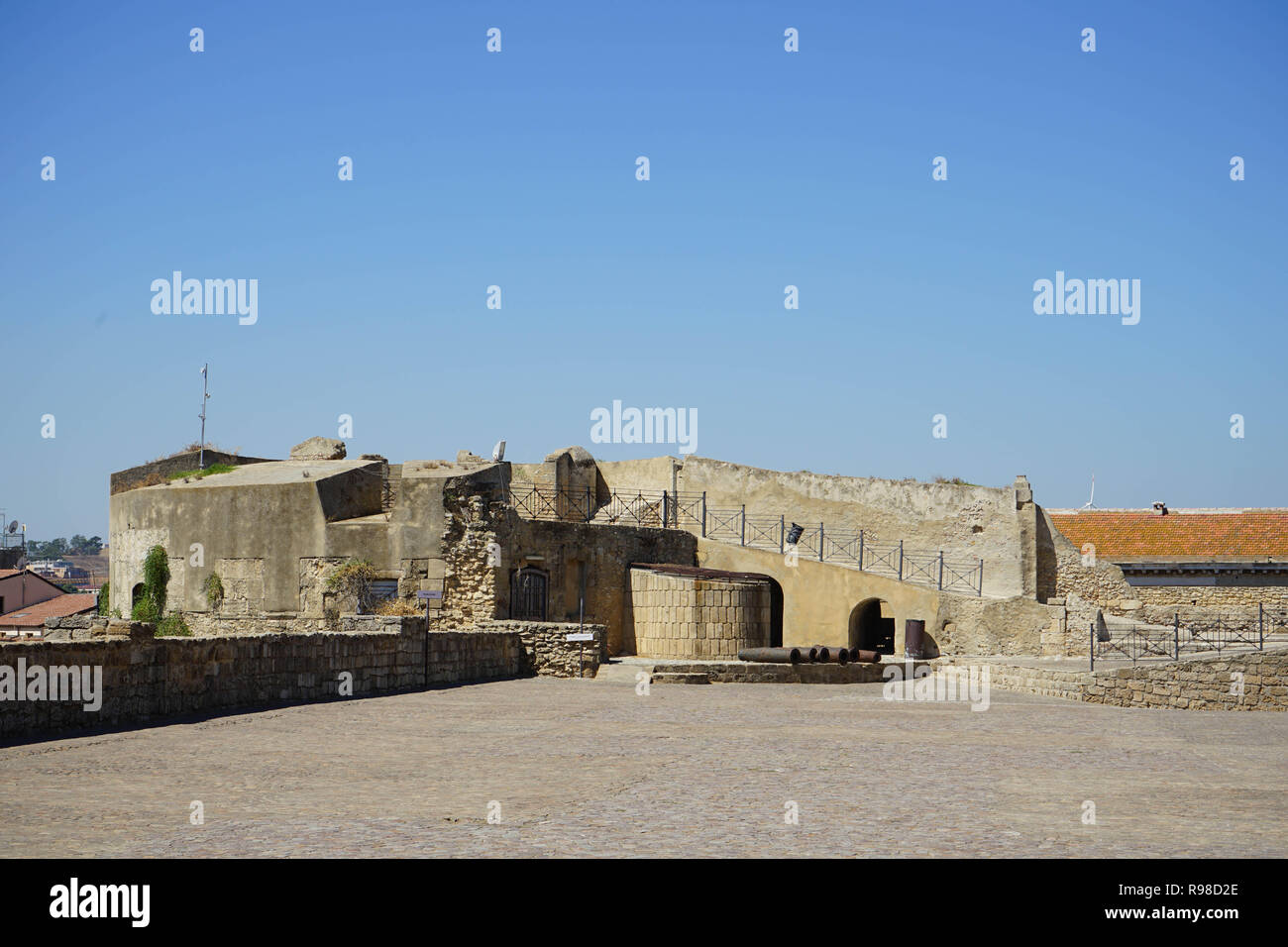 Crotone carlo castle italy hi-res stock photography and images - Alamy