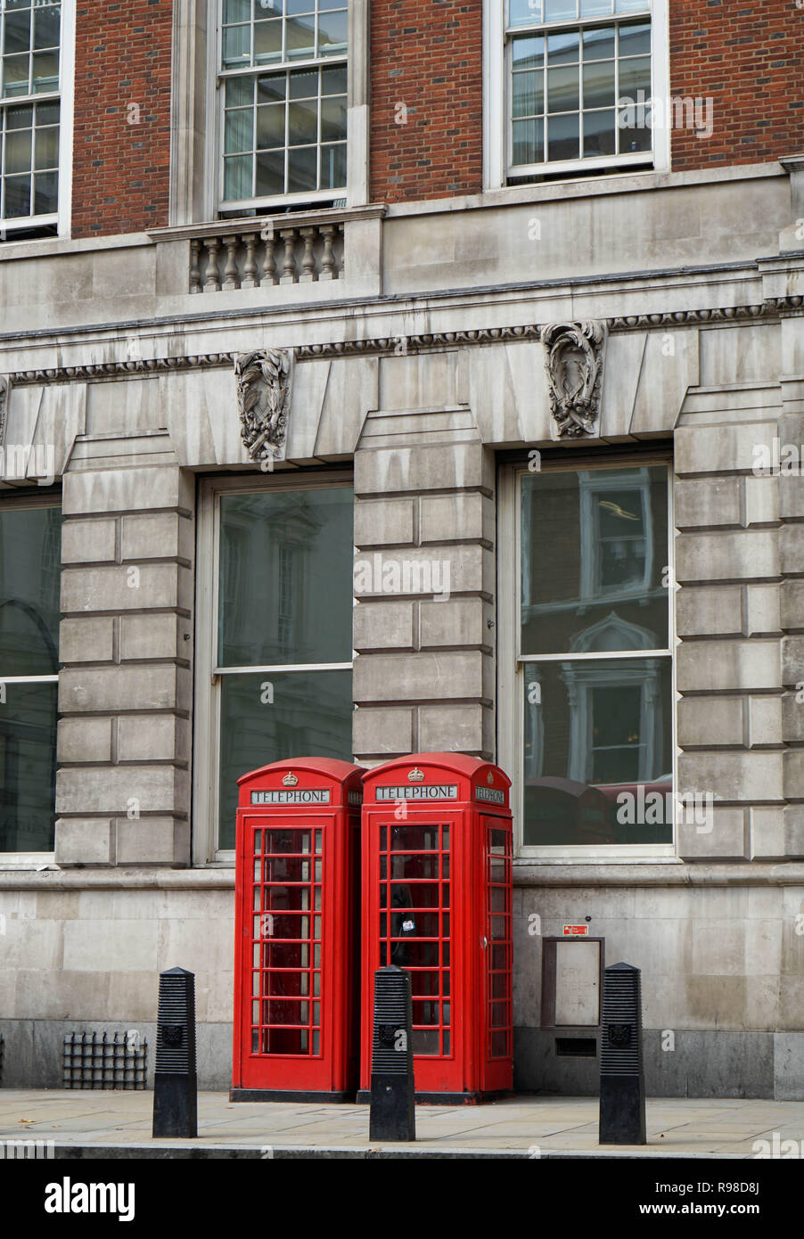 Telephone cabin, London - England Stock Photo - Alamy