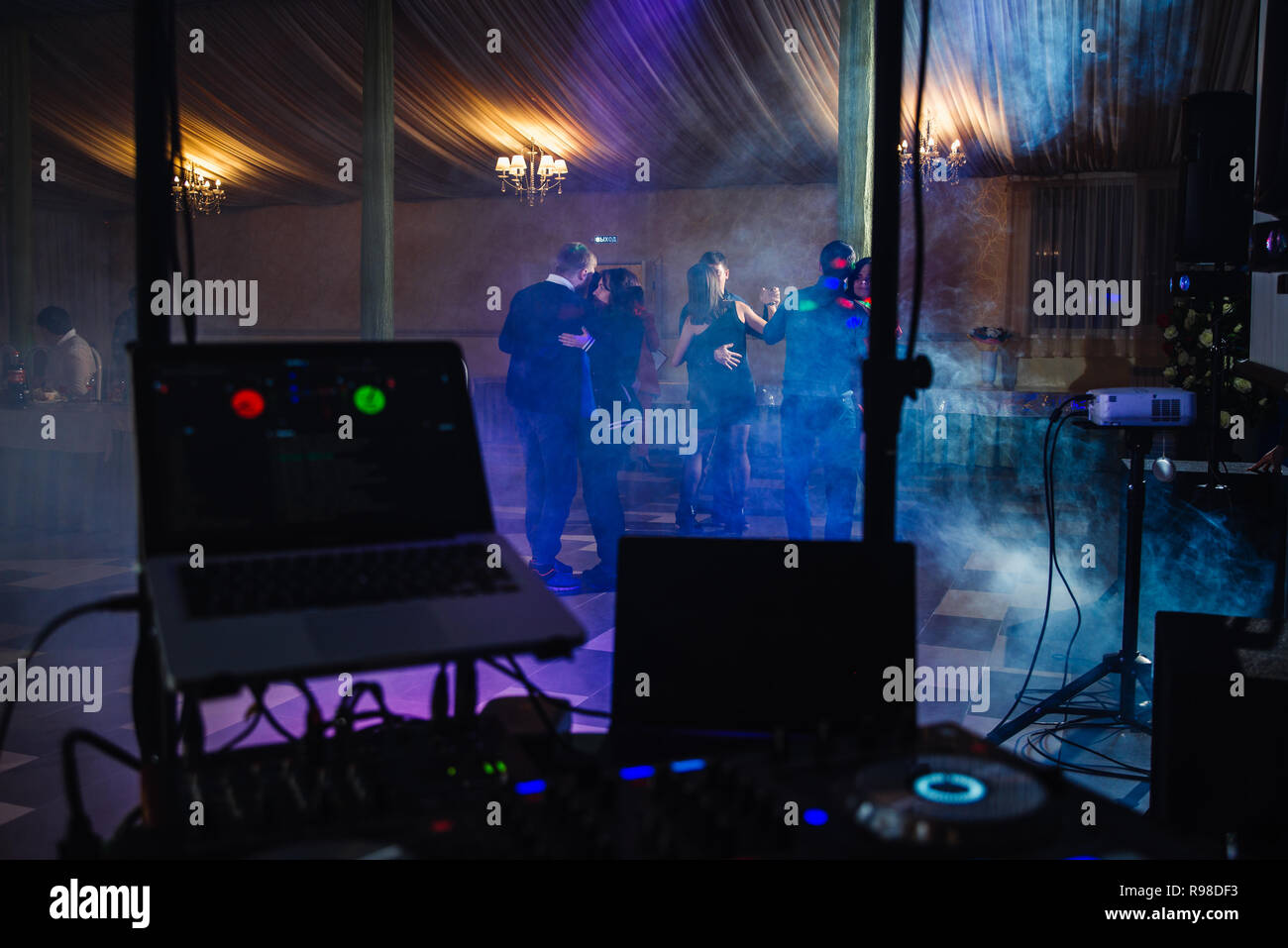 Girls dancing nightclub hi-res stock photography and images - Alamy